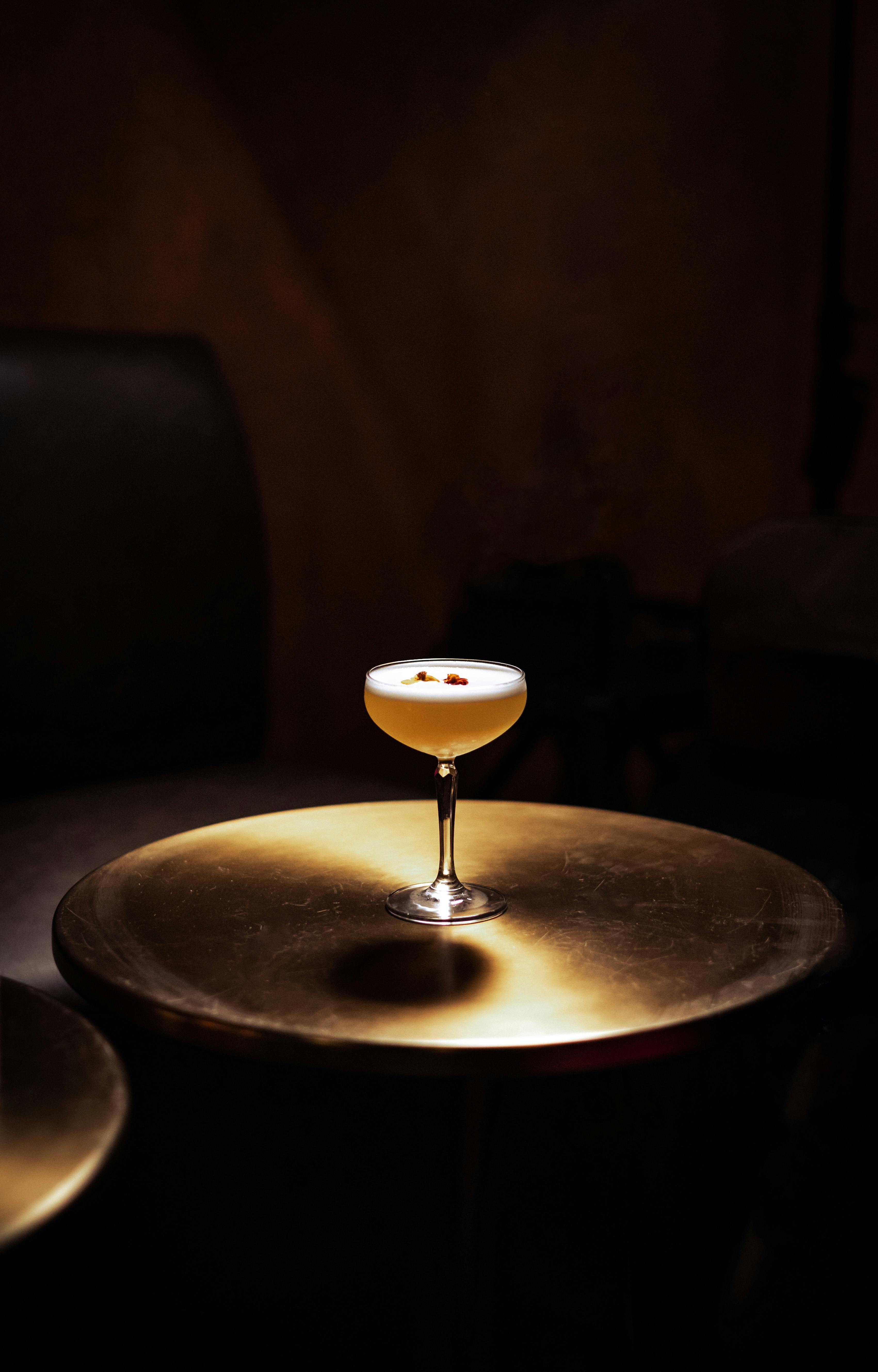 100 000+ Door Crouch Table Wallpaper banque d’images et photos libres ...