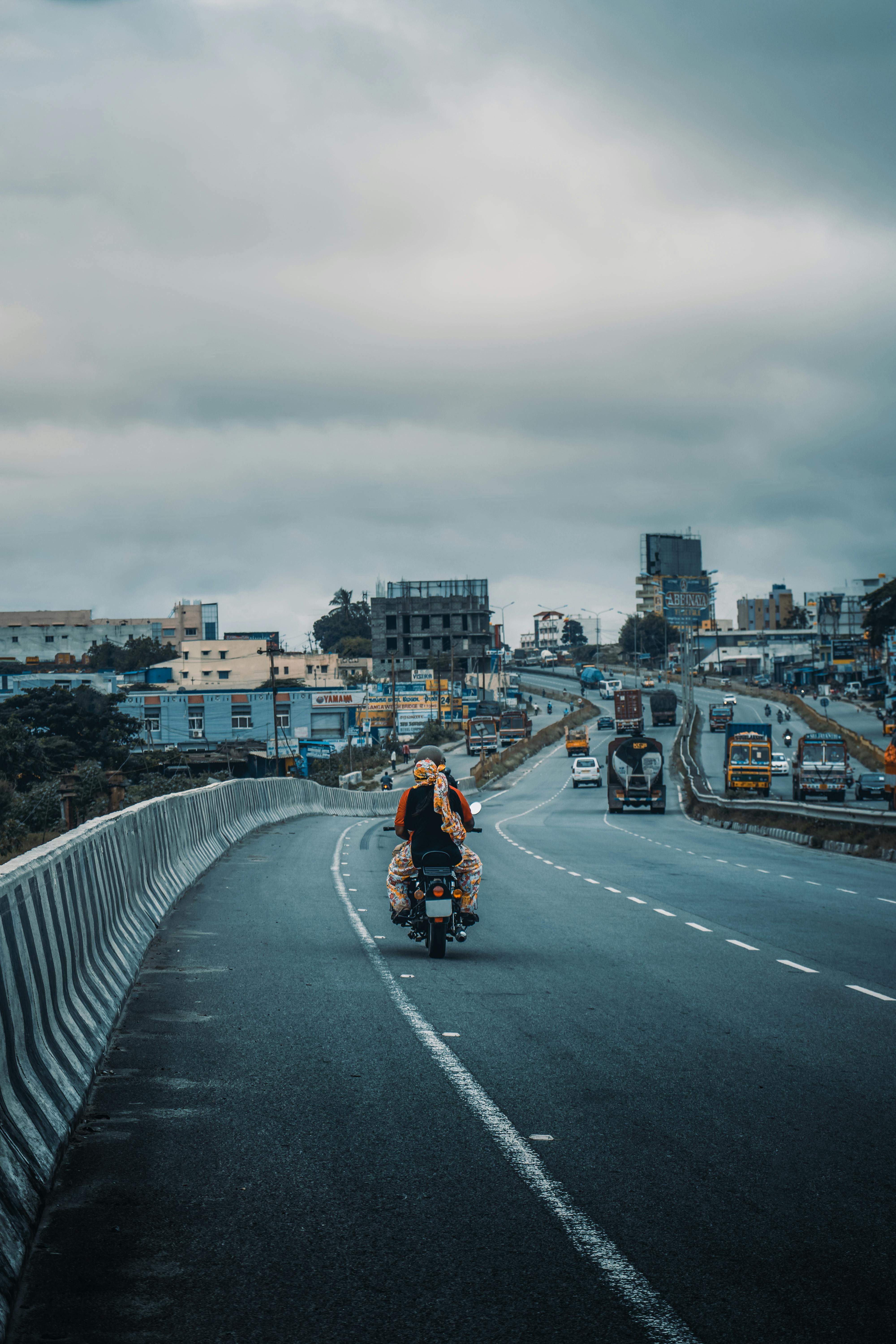 A Bus Stop and an Empty Street · Free Stock Photo