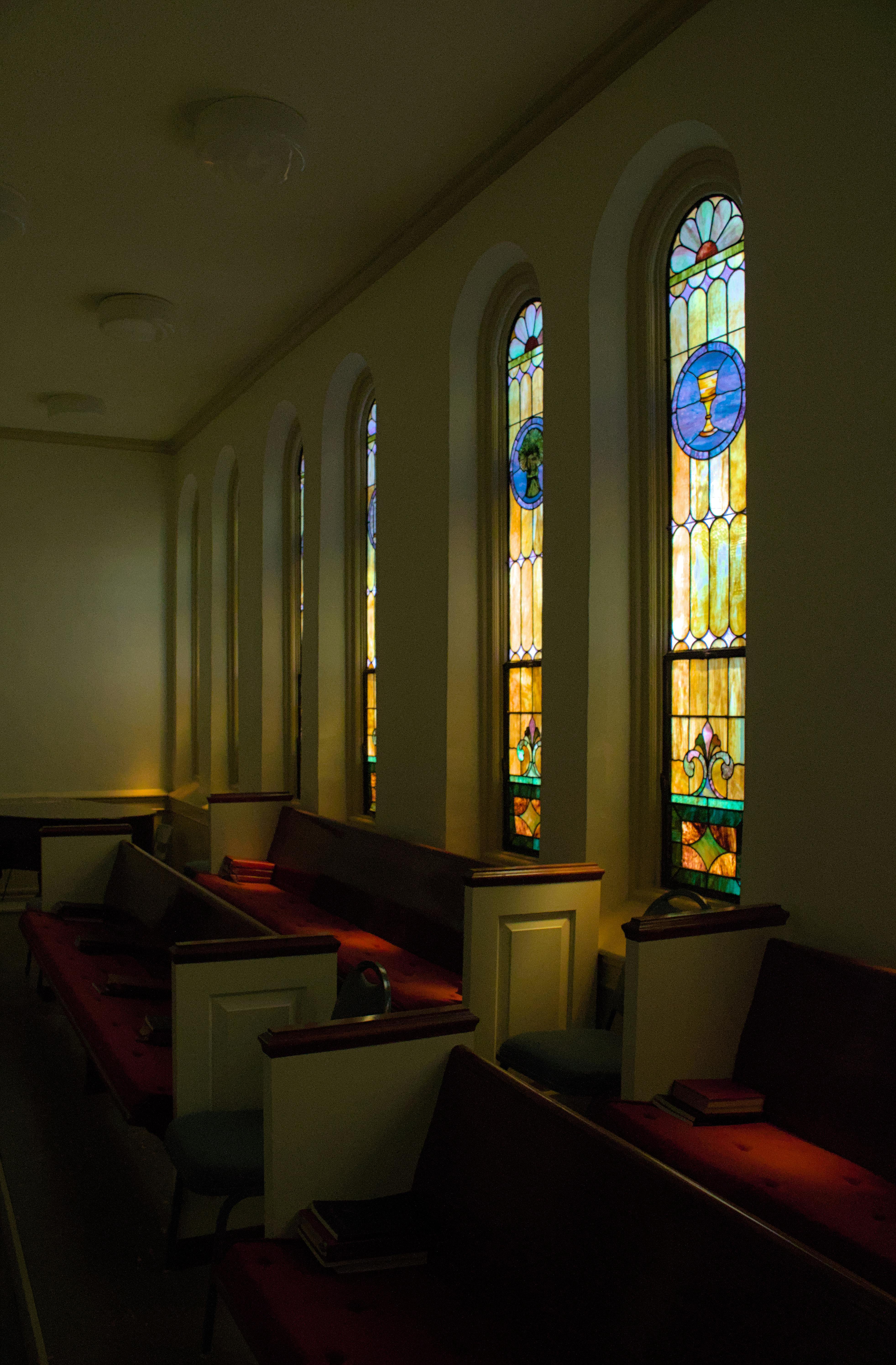 Benches in Church · Free Stock Photo