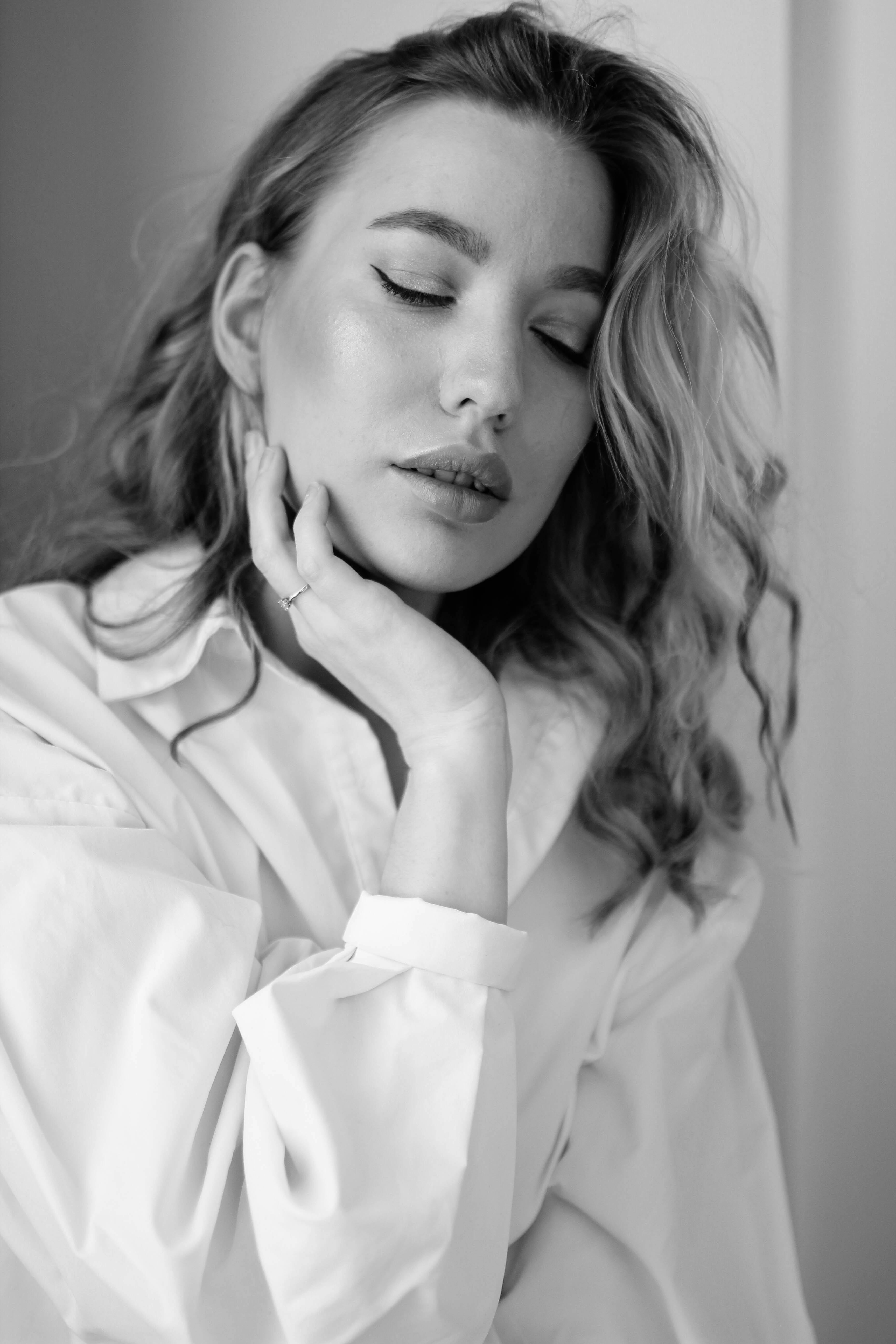 Fashion Model in Black and White · Free Stock Photo