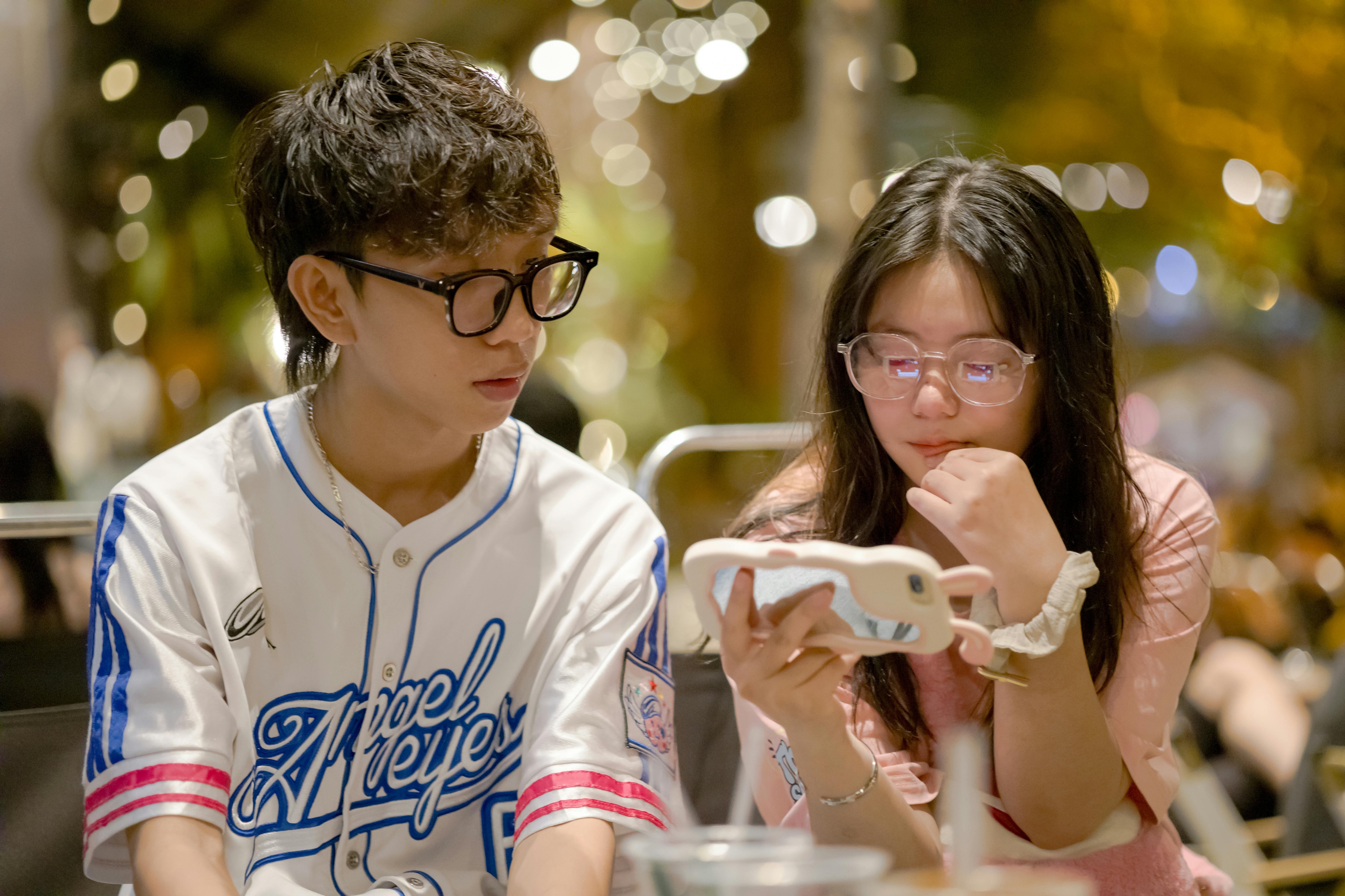 Teenagers Curiosity Night Photos, Download The BEST Free Teenagers ...