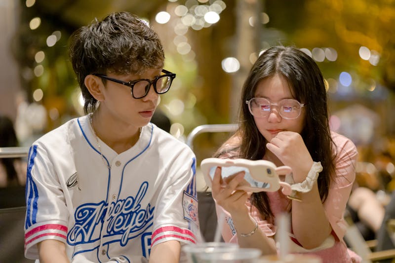 Siblings Fighting Photos, Download The BEST Free Siblings Fighting ...