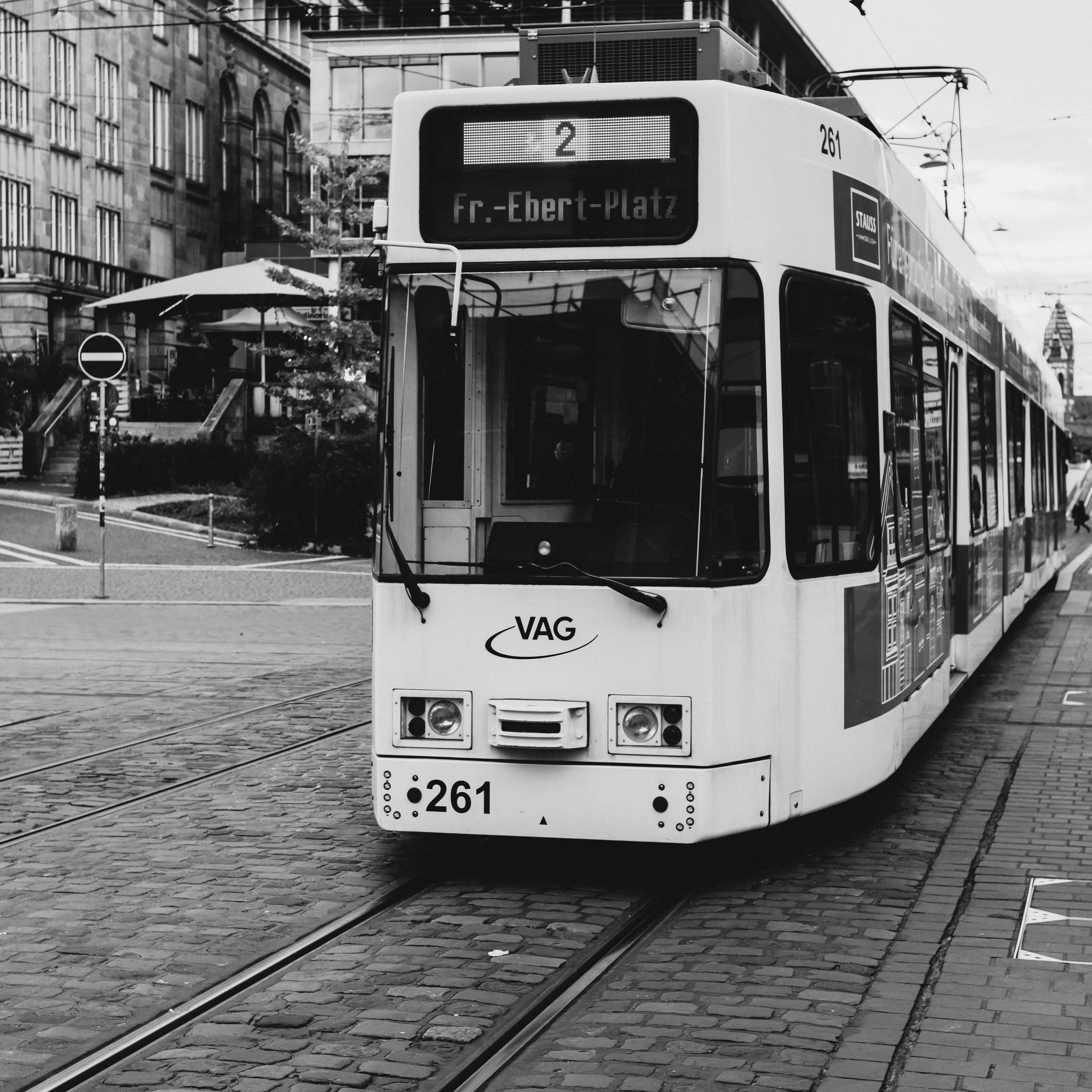 Street & car · Free Stock Photo