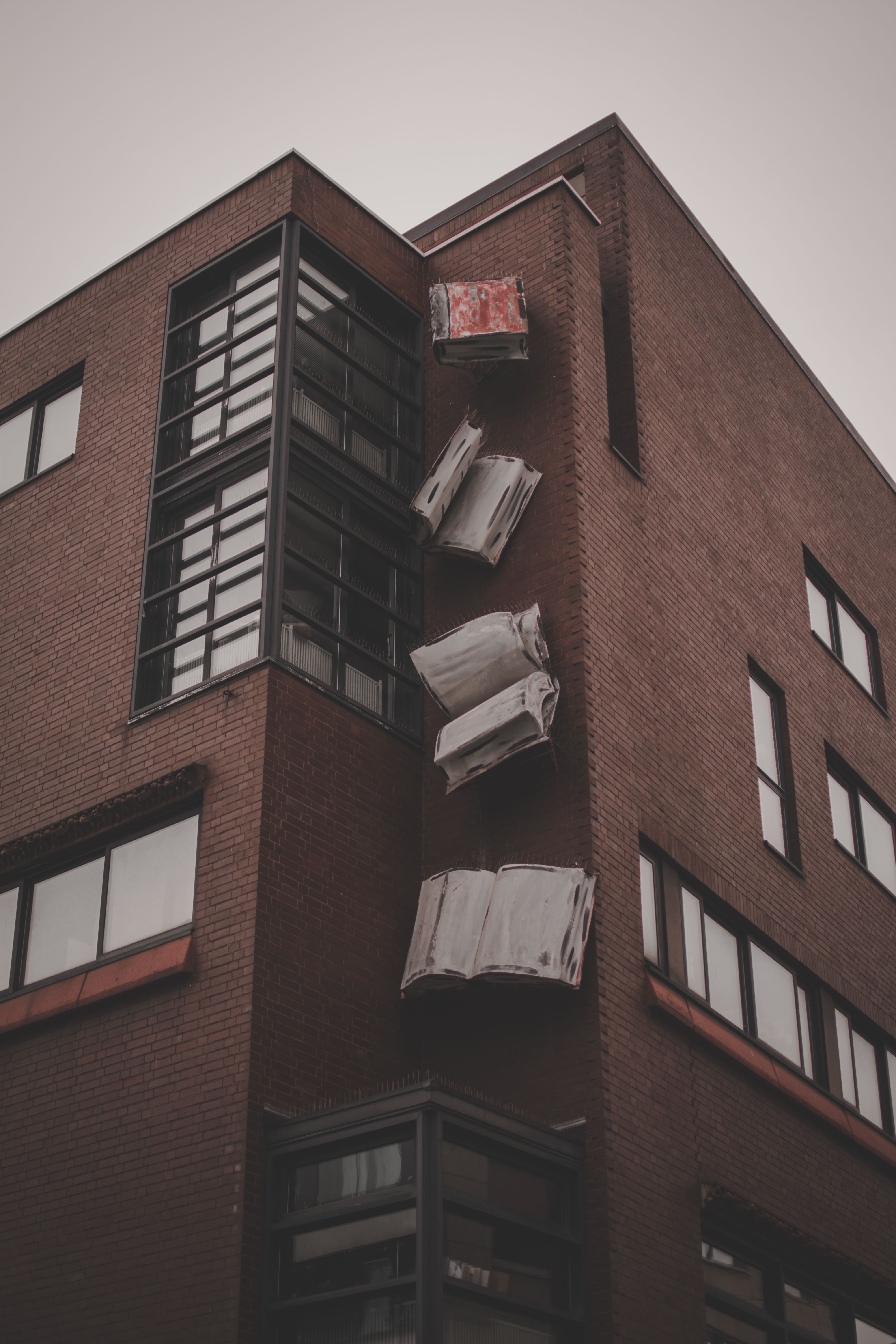Building in Town · Free Stock Photo