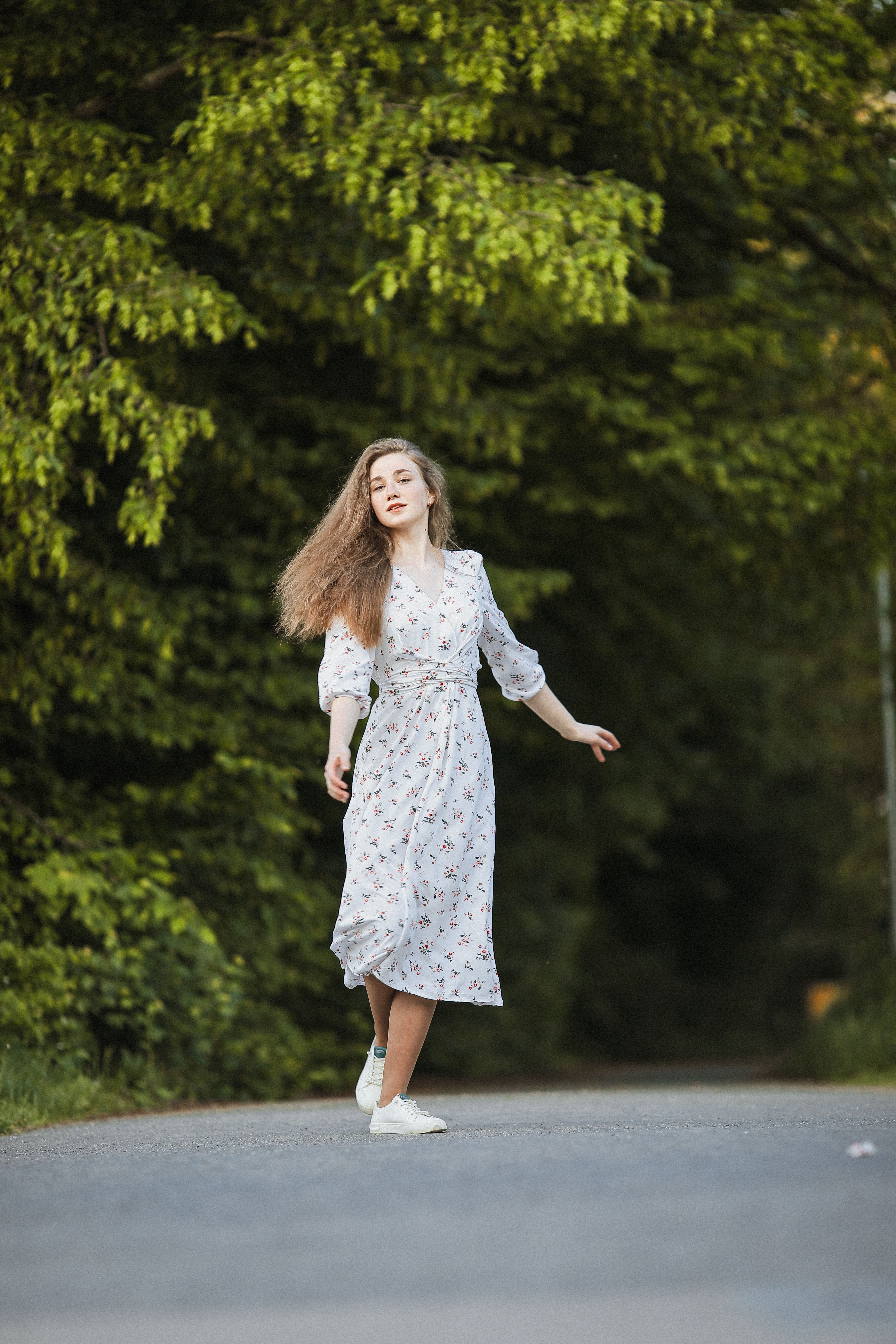 Long Shot Of Girl Dancing Outside Photos, Download The BEST Free Long ...