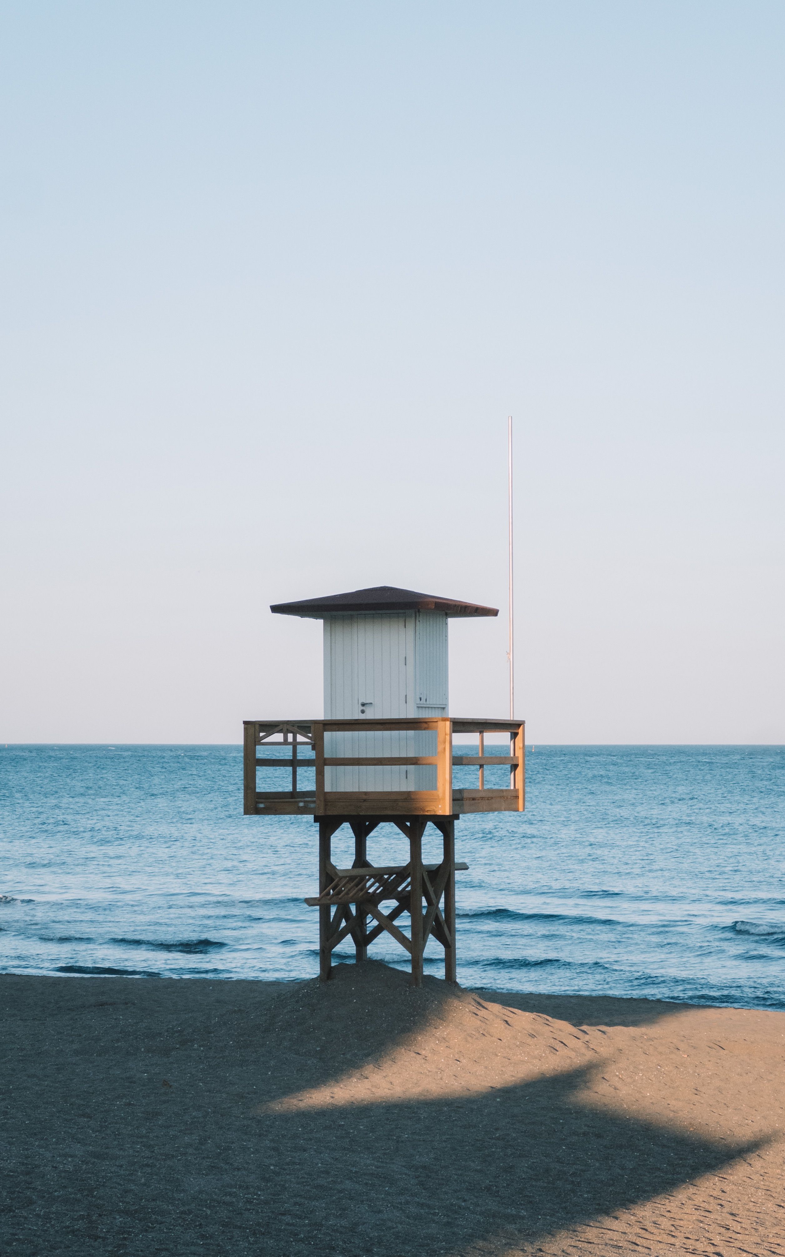 Pink Lifeguard Tower in Miami, USA · Free Stock Photo