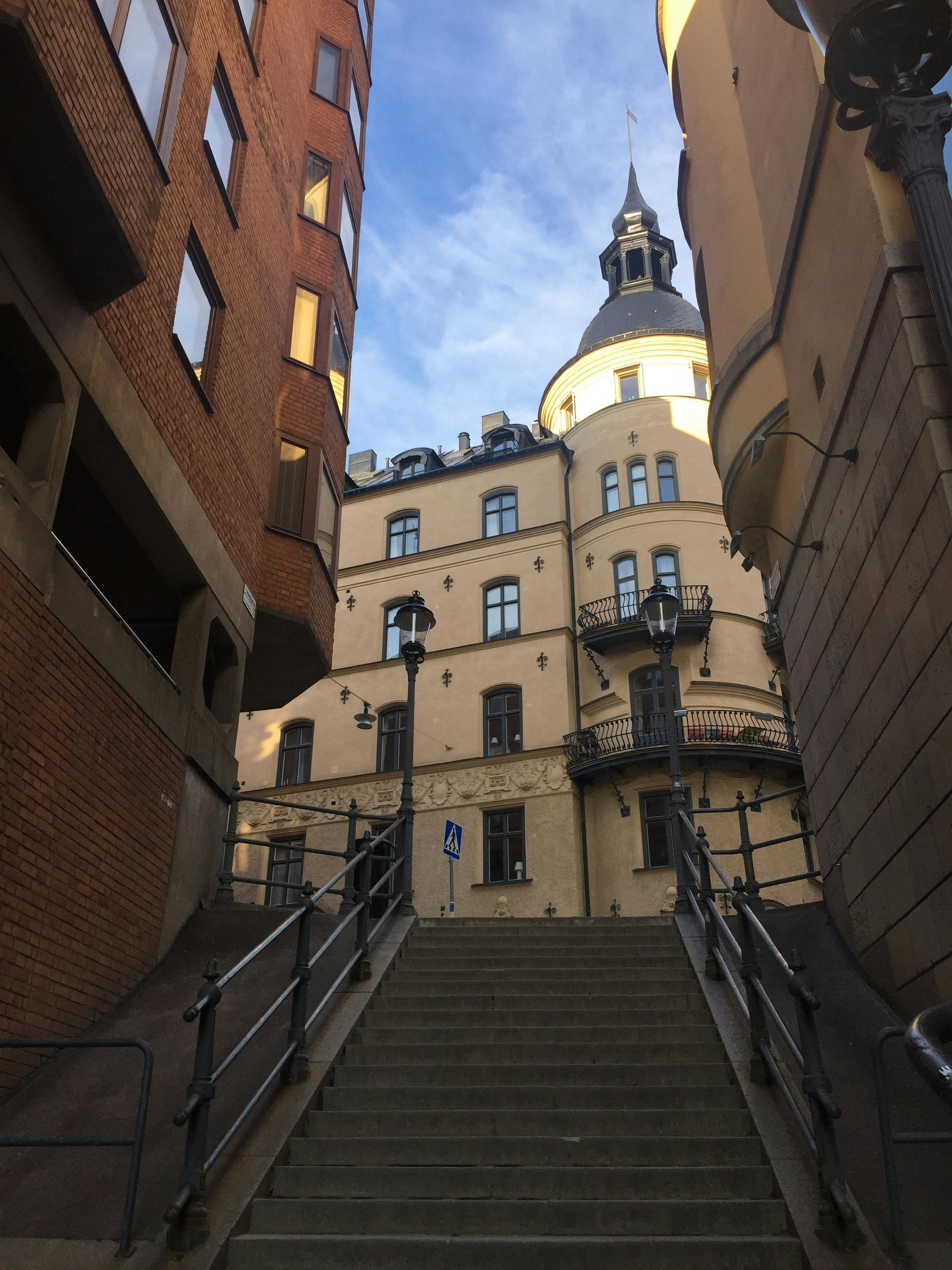 Stairs in a Narrow Alley · Free Stock Photo