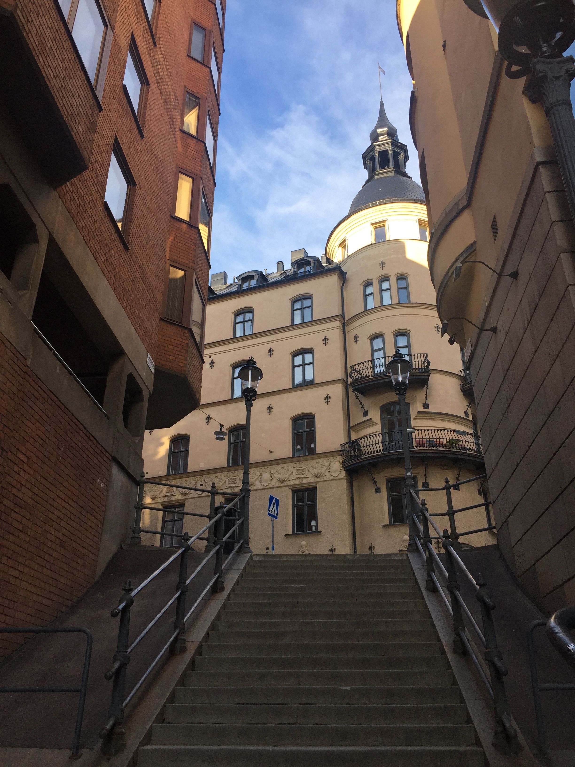 Photo Of An Alley · Free Stock Photo