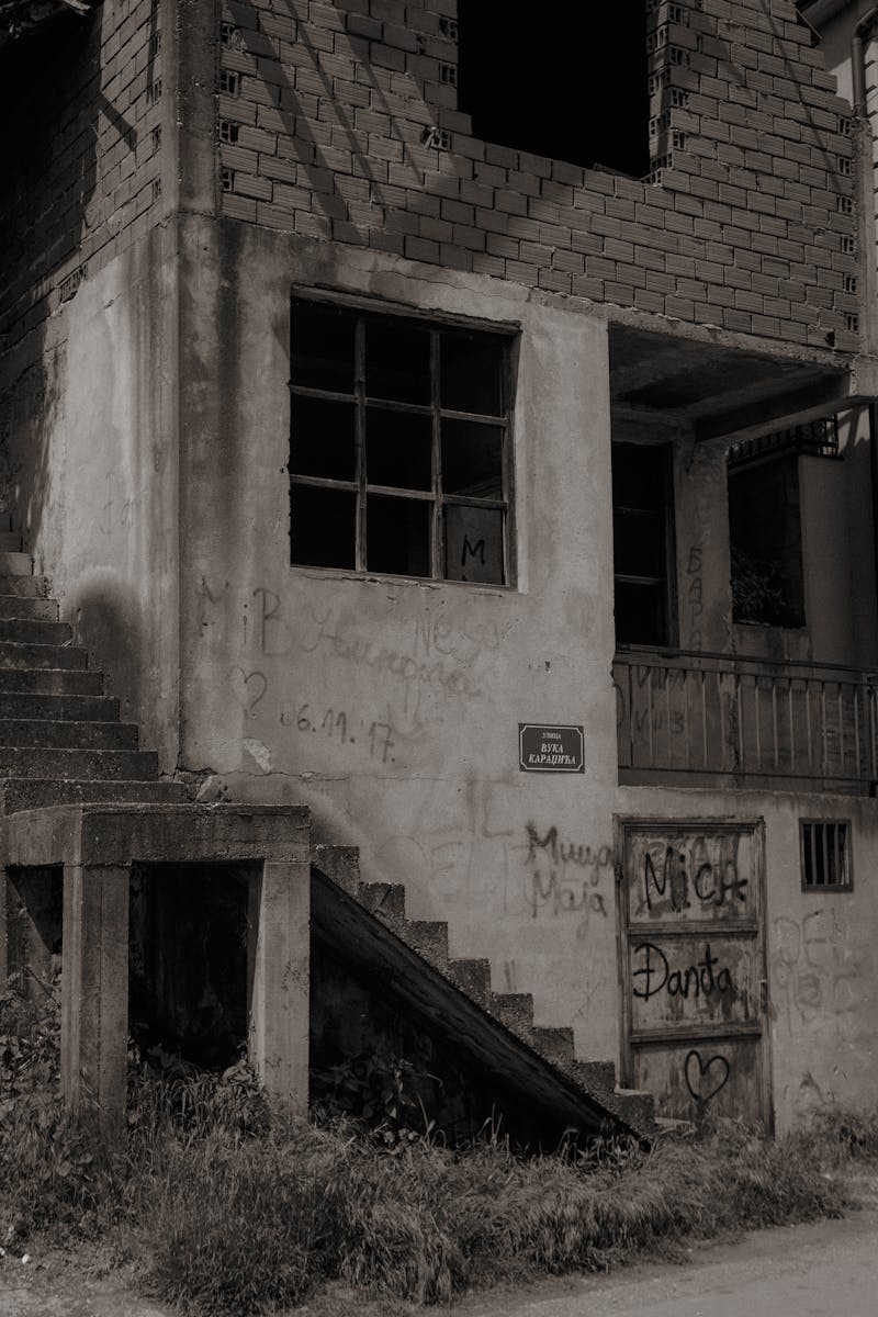 Destroyed Town Photos, Download The BEST Free Destroyed Town Stock ...