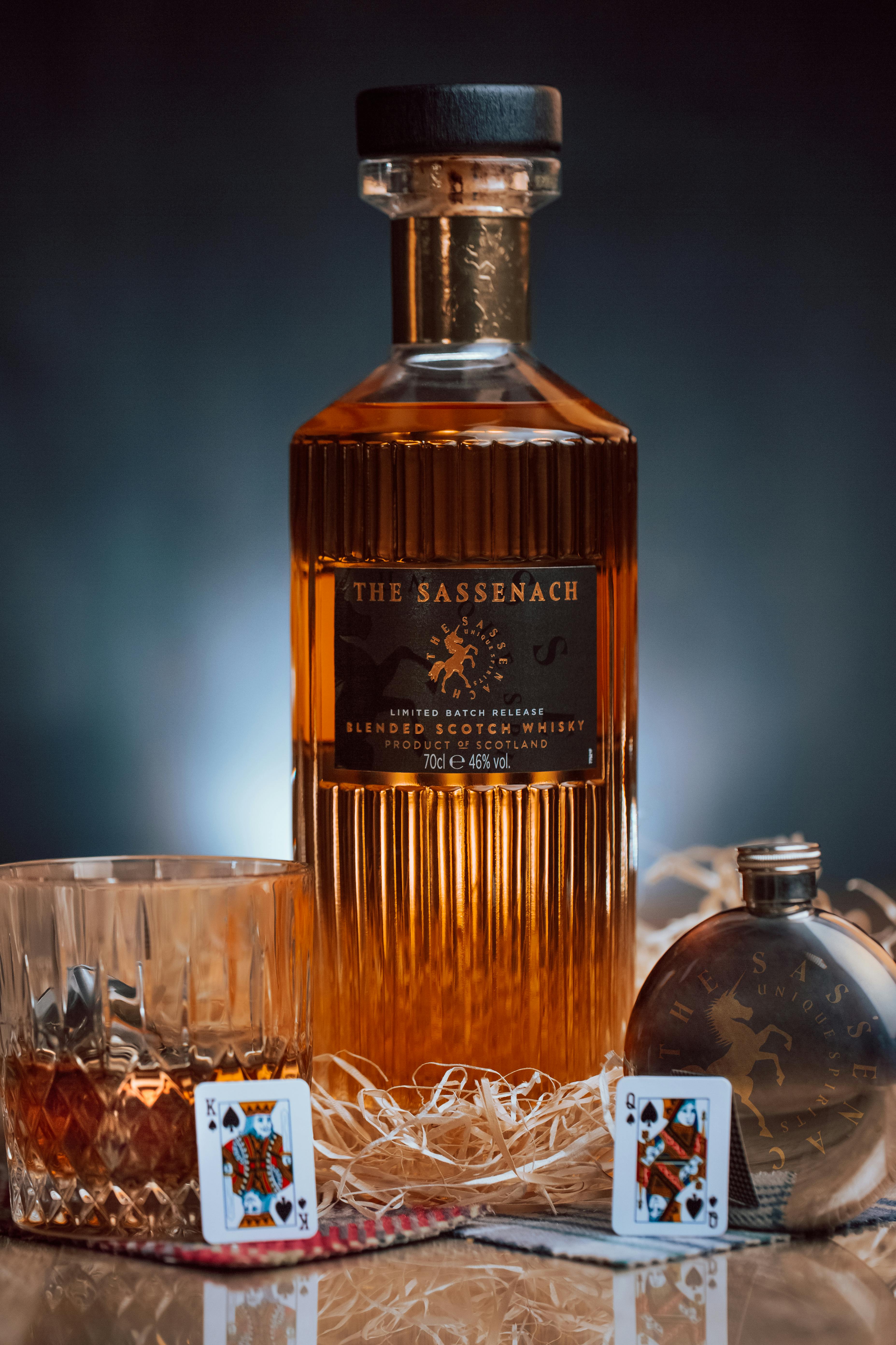 THE SASSENACH - Outlander Scotch Whisky Portrait Bottle & Glass · Free ...