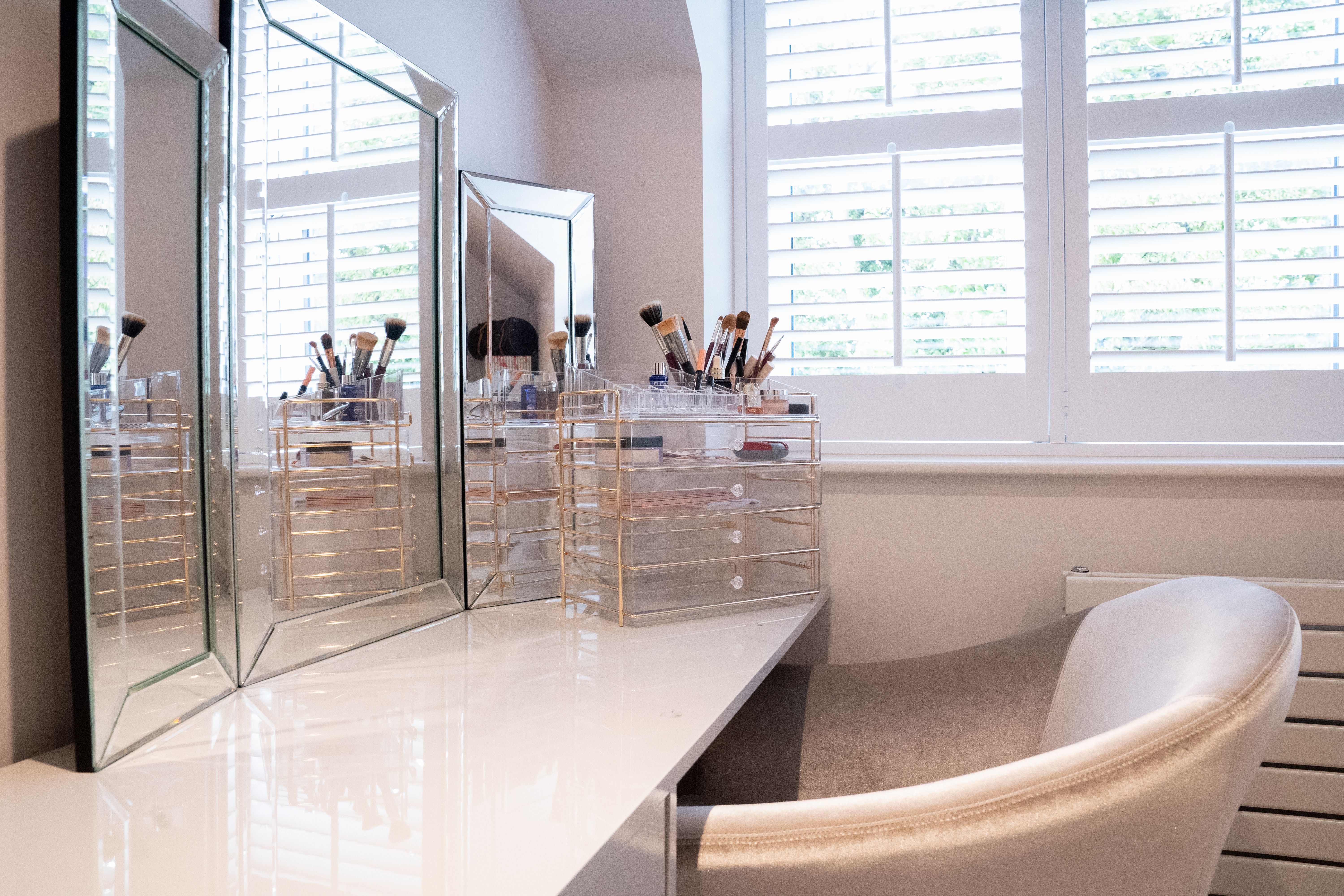 Luxury Beautiful Room Walk-in-waldrobe Real Estate / Modern · Free ...