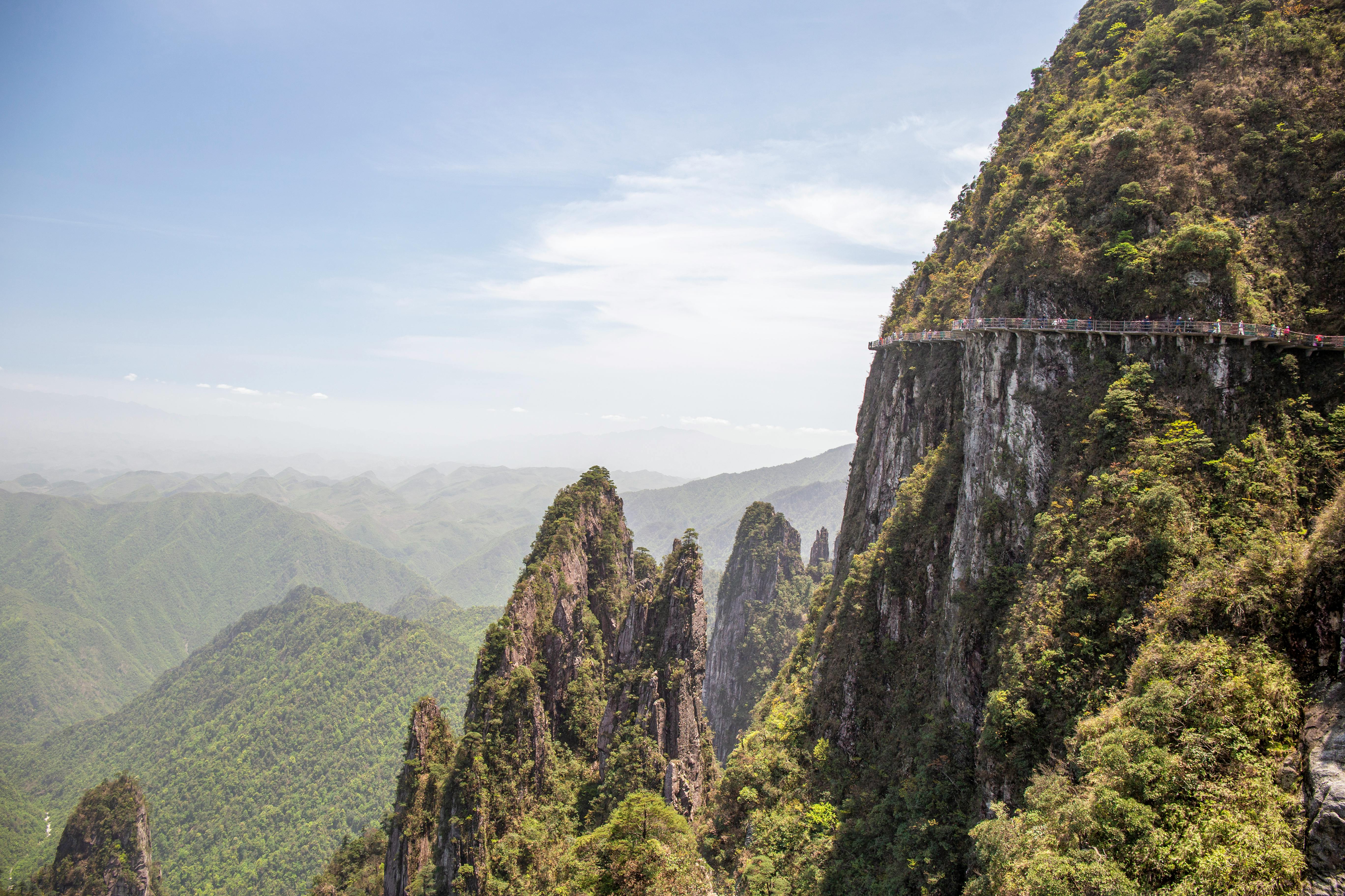 Rocky Cliffs at the Shennongjia National Park in China · Free Stock Photo