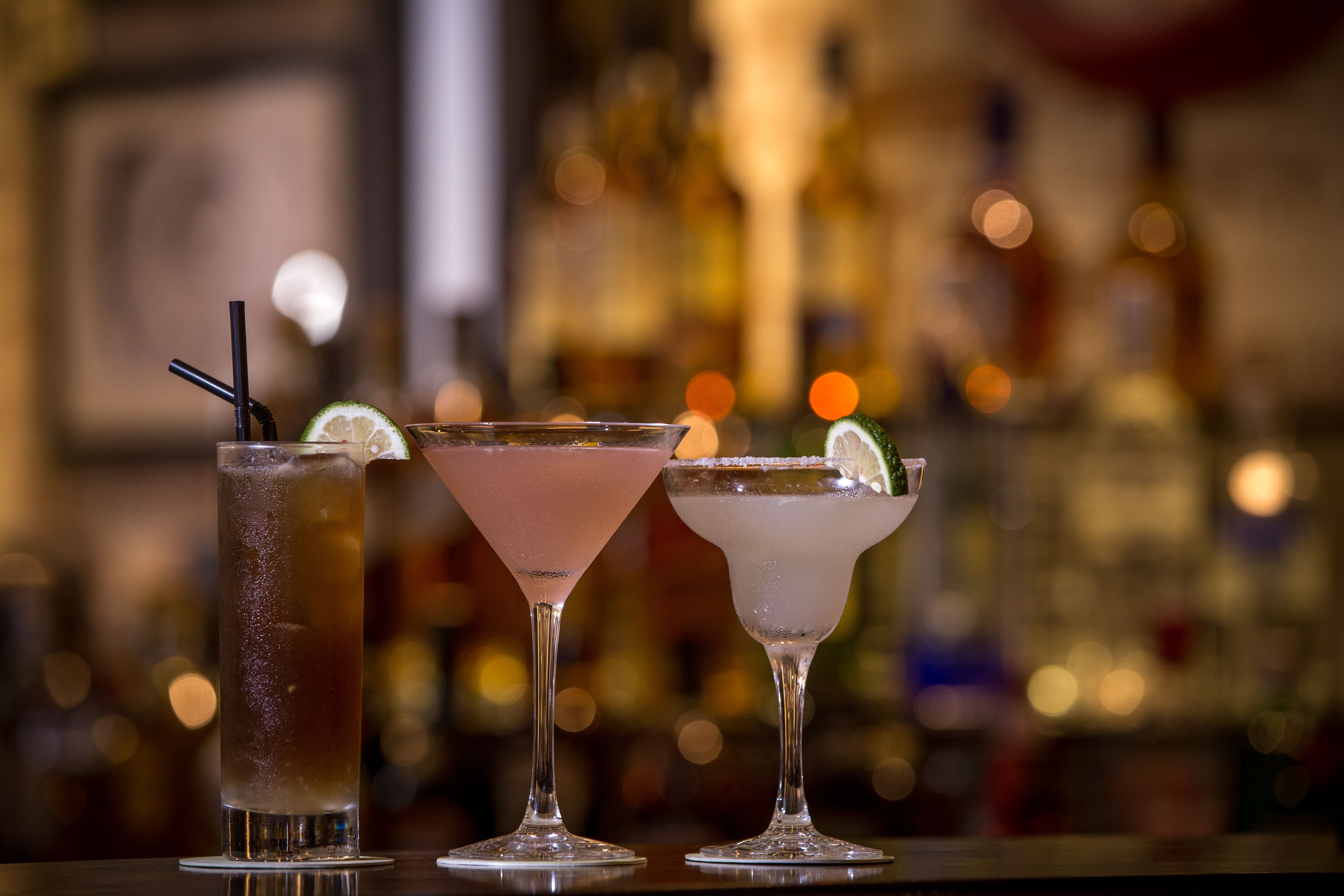 Foto de stock gratuita sobre acompañamiento, alcohol, bar, barman ...