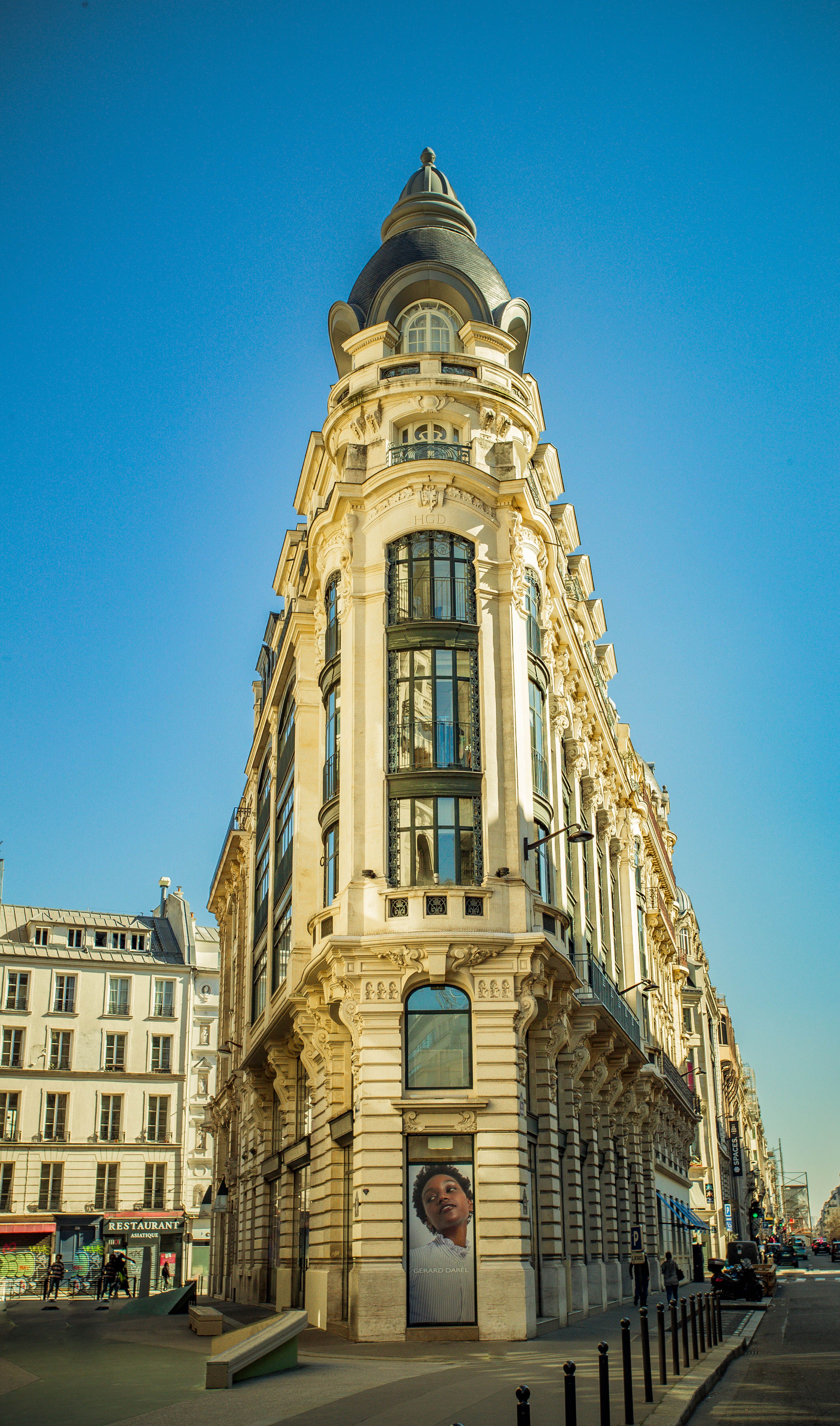 Ornamented Building Corner in Paris · Free Stock Photo
