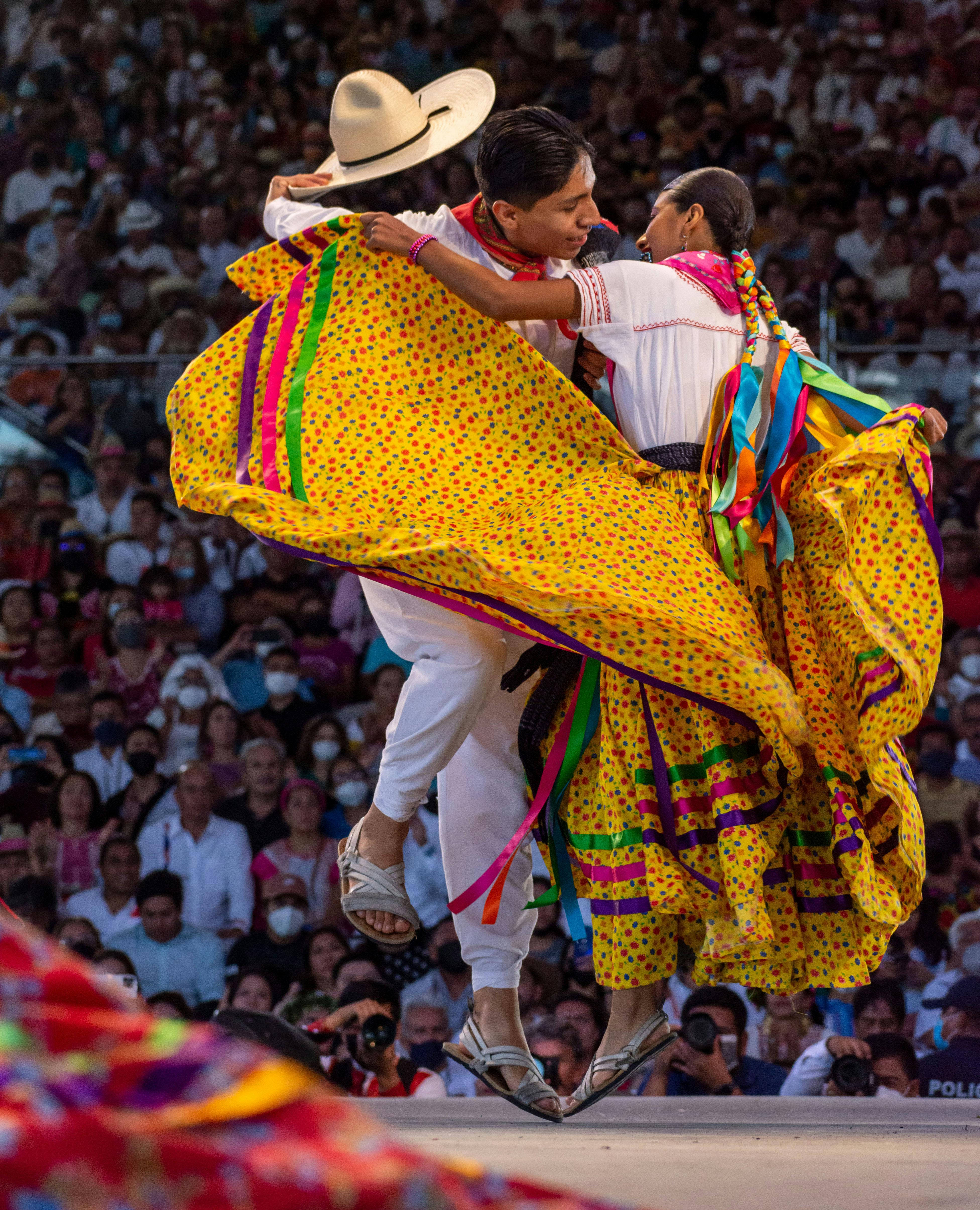 Foto de stock gratuita sobre actuación, actuación pública, alegre ...