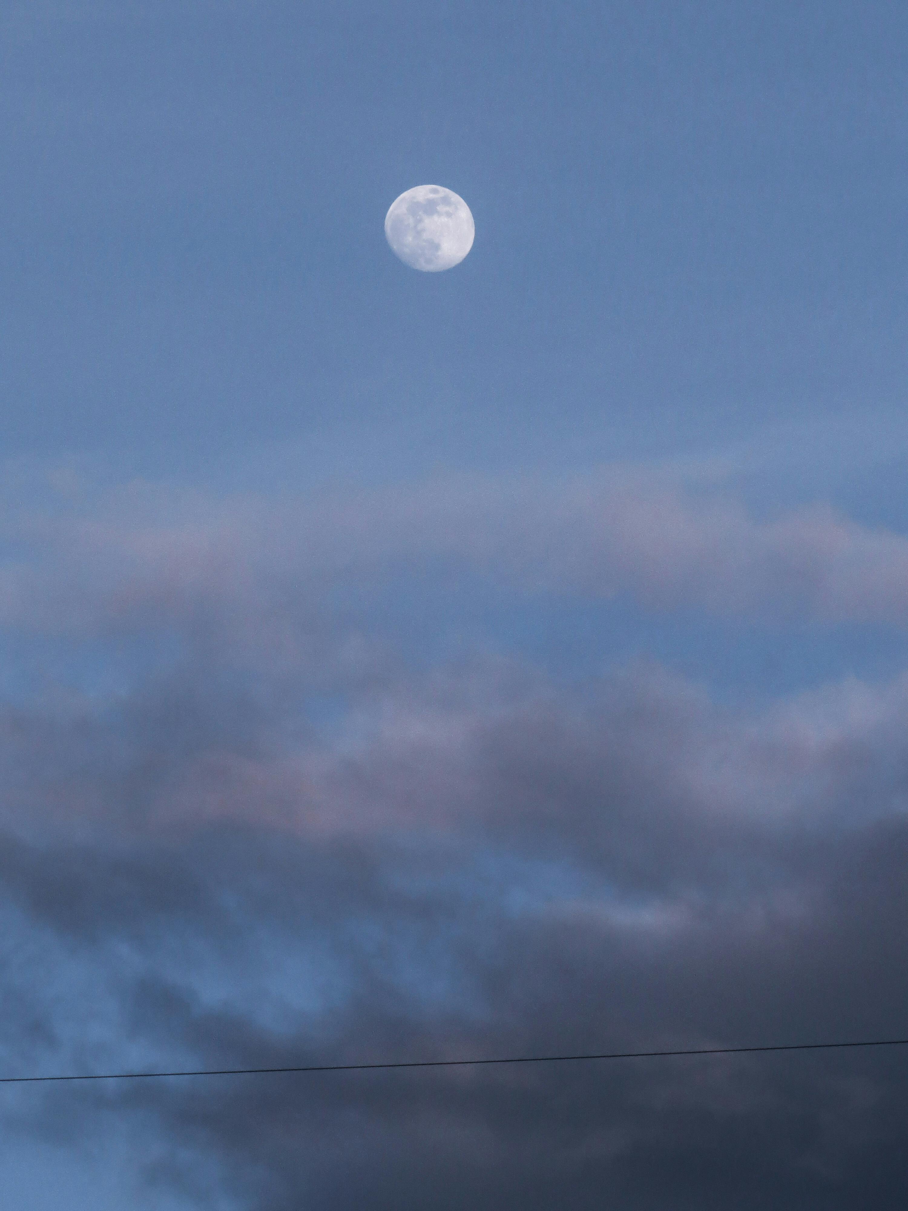 Moon and Cloud on Sky · Free Stock Photo