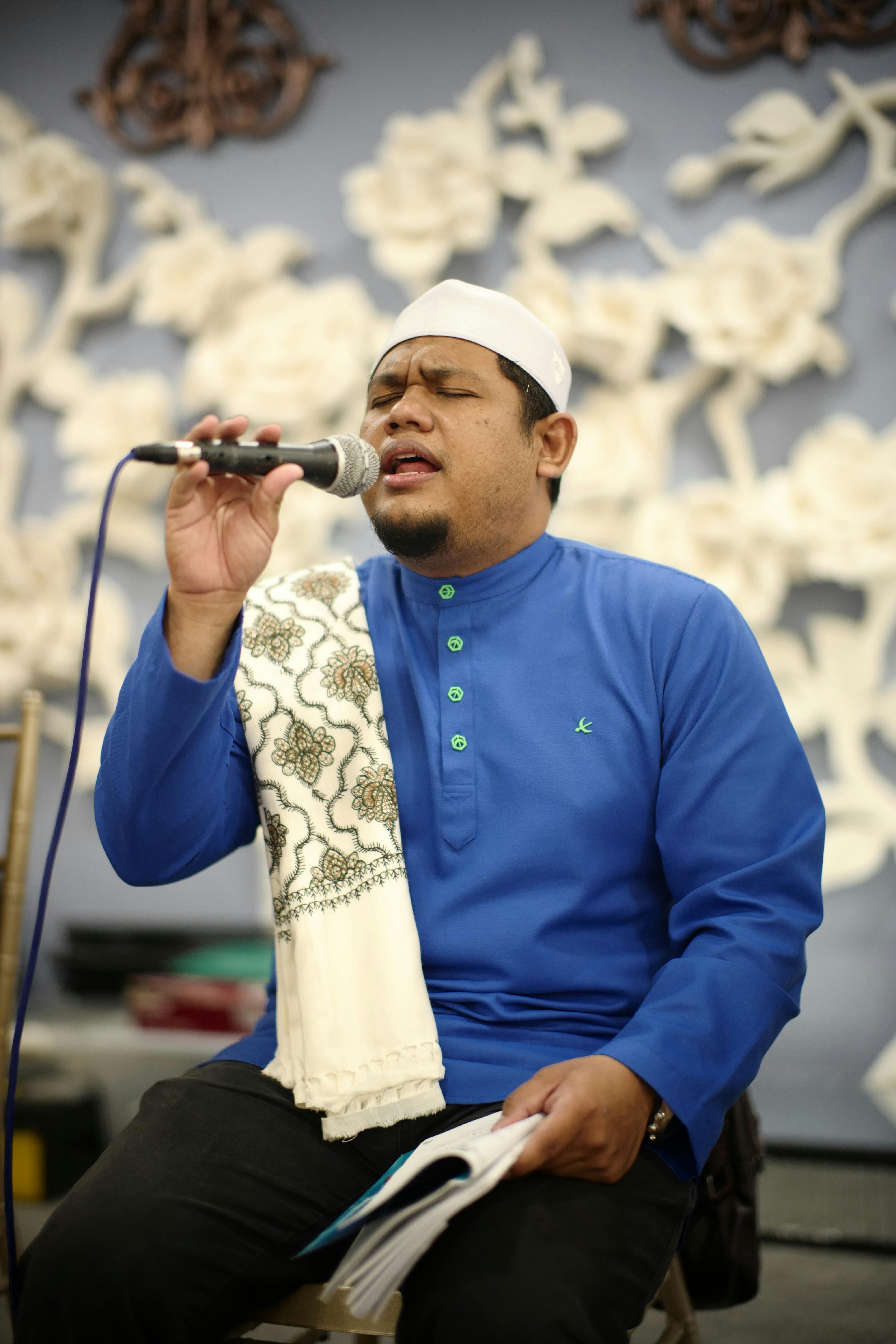 Man Singing during Service · Free Stock Photo