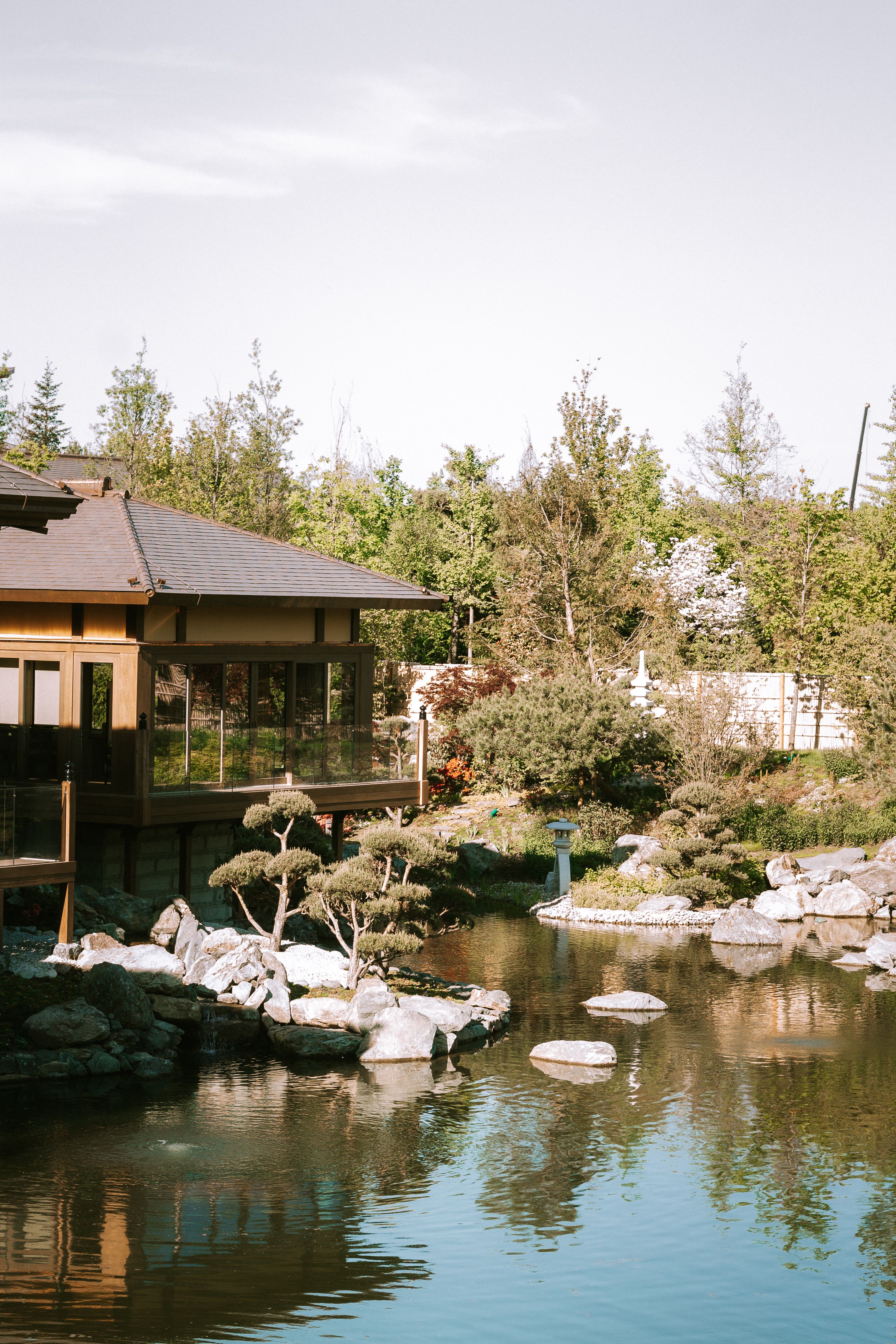 House over Pond · Free Stock Photo