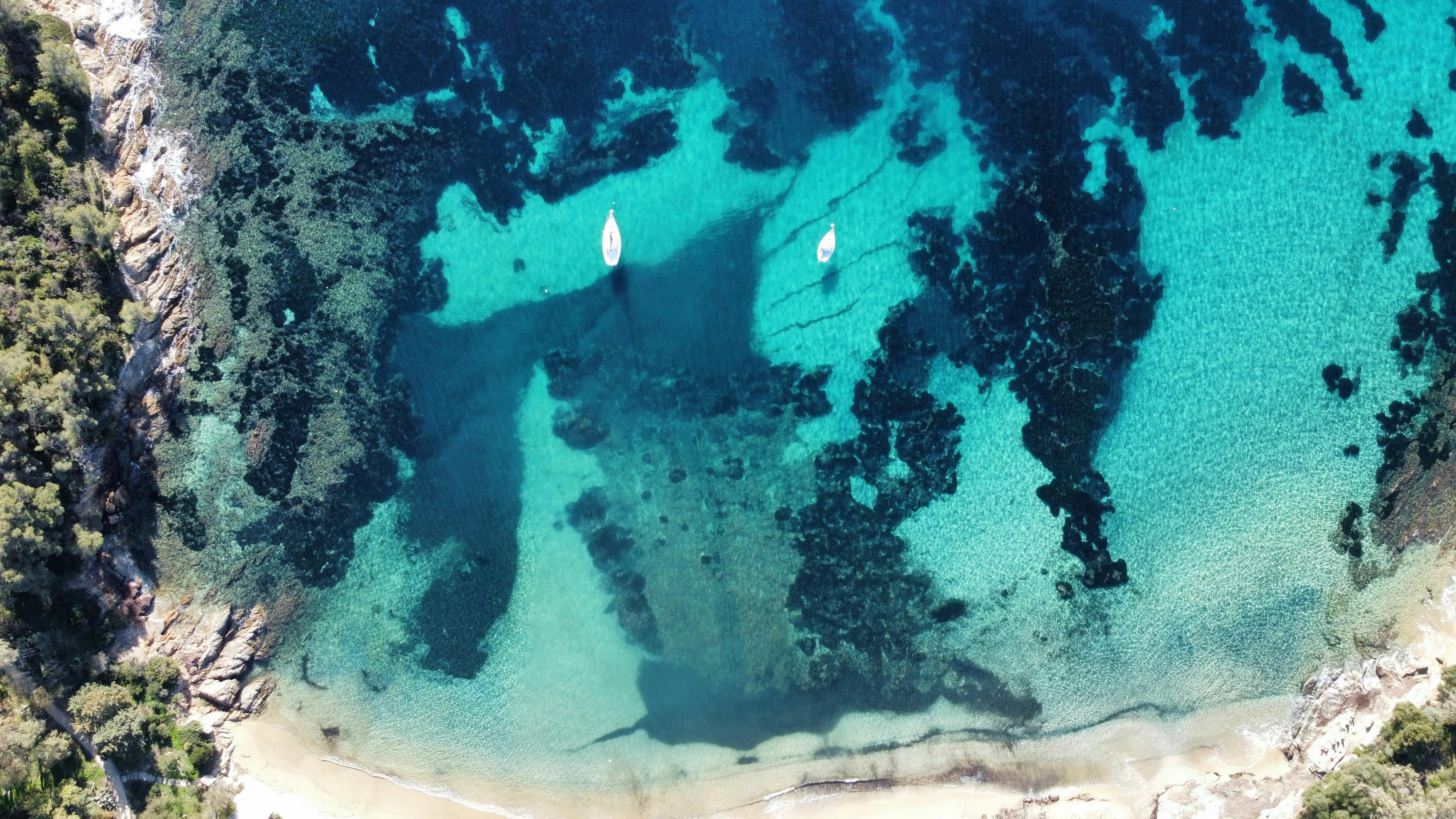 Aerial Shot of Sea and Boats · Free Stock Photo
