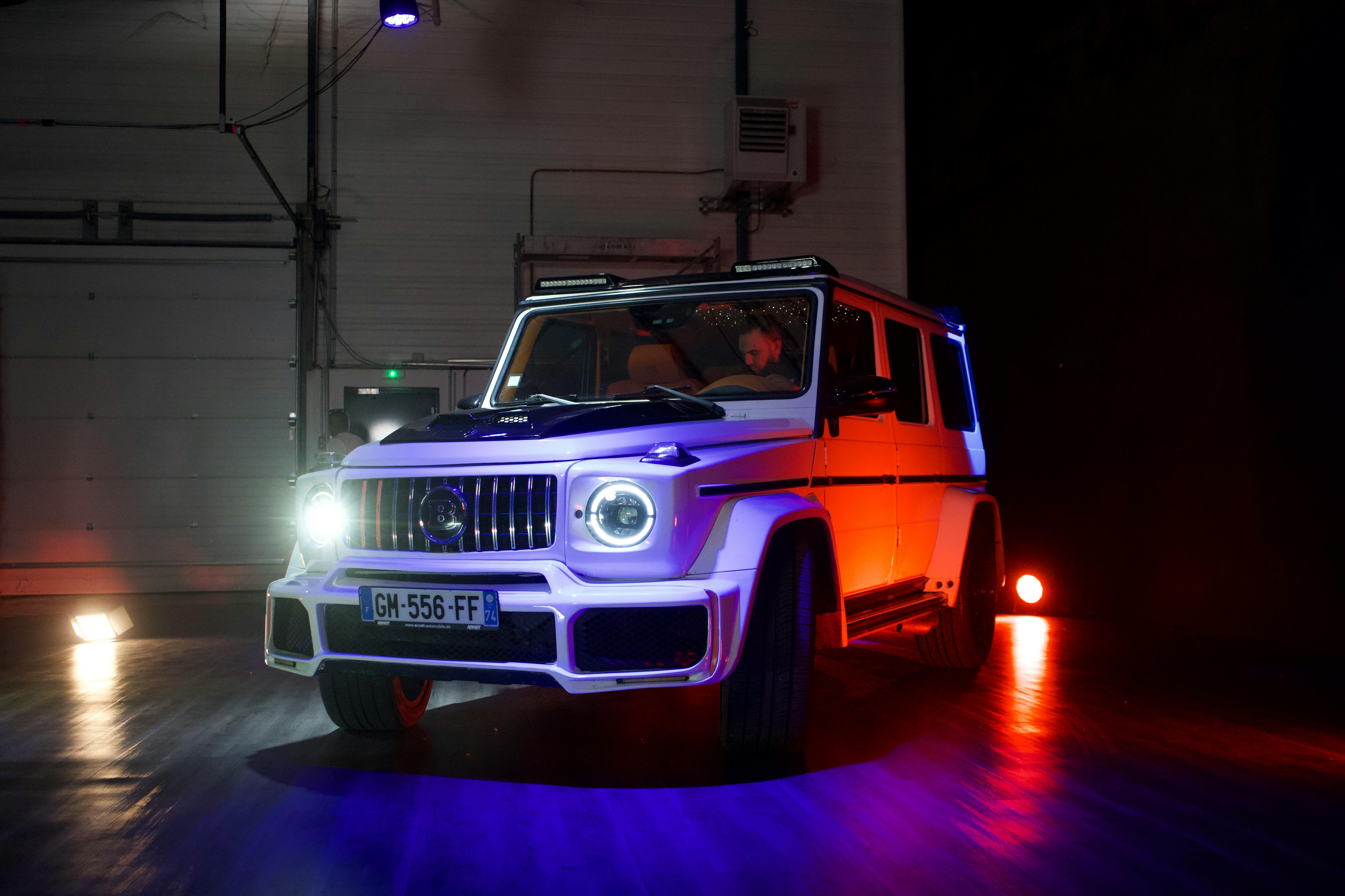Jeep at Night · Free Stock Photo