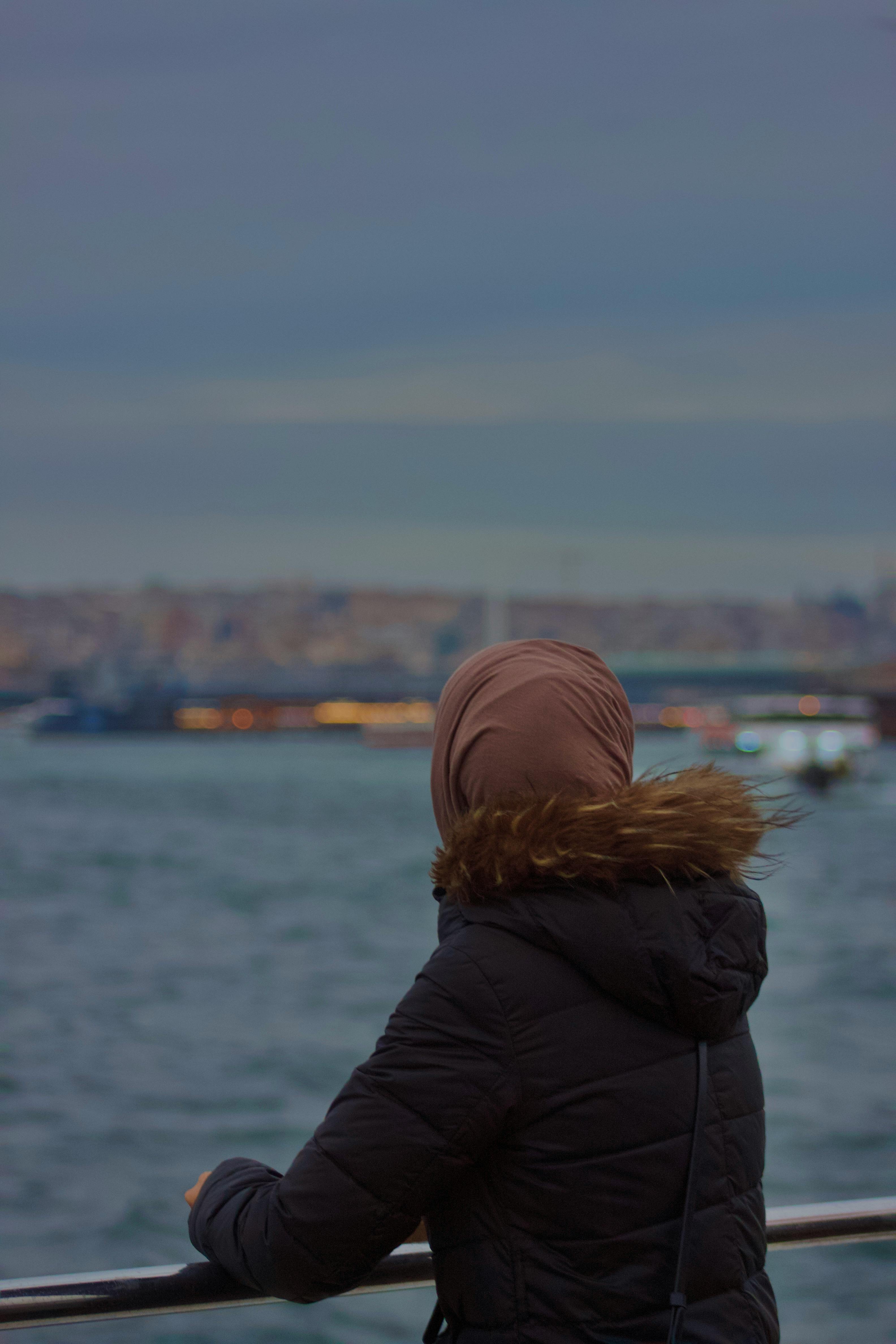 Looking Elsewhere Photos, Download The BEST Free Looking Elsewhere ...