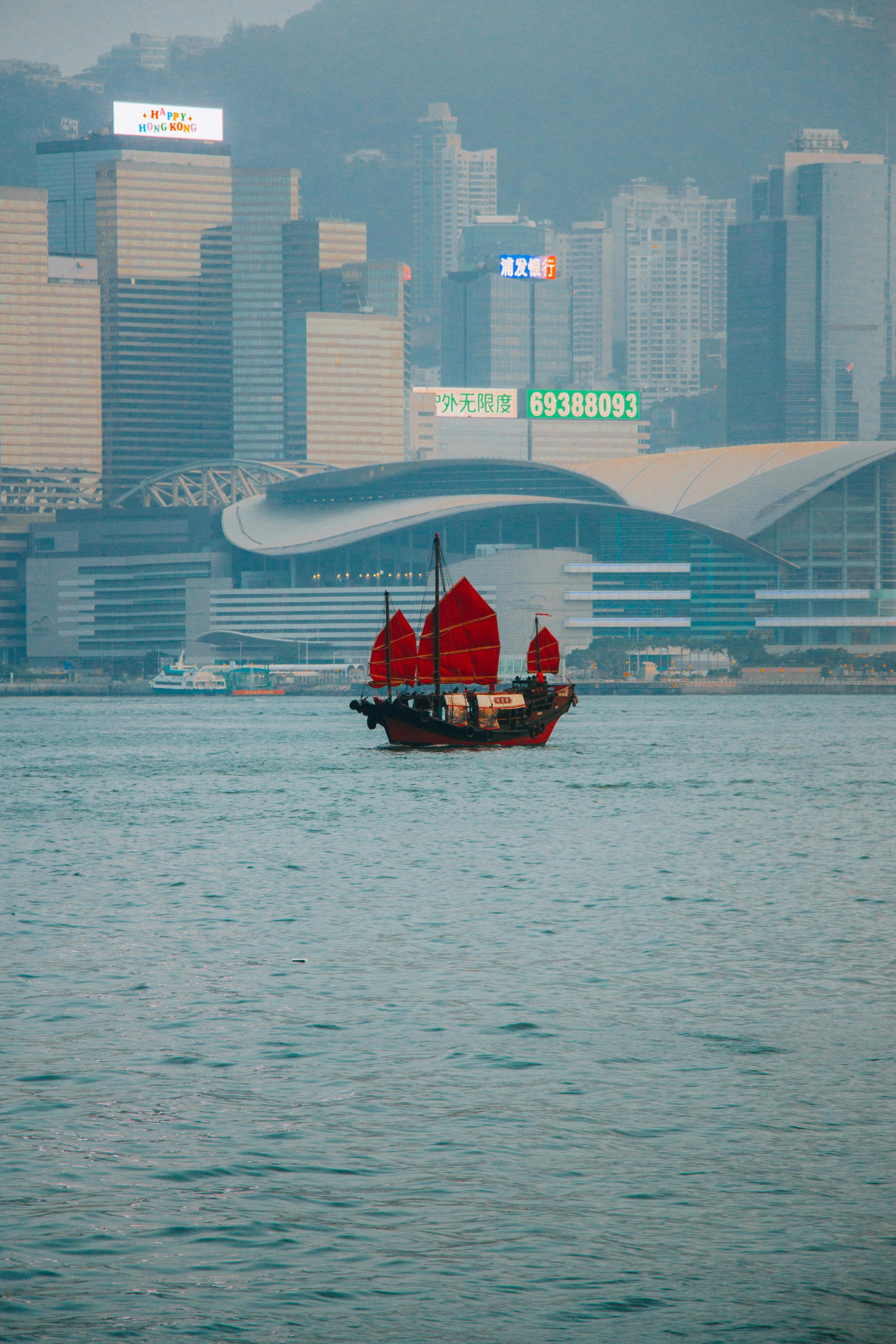 Traditional Chinese Junkboat at the Victoria Harbor in Hongkong, China ...