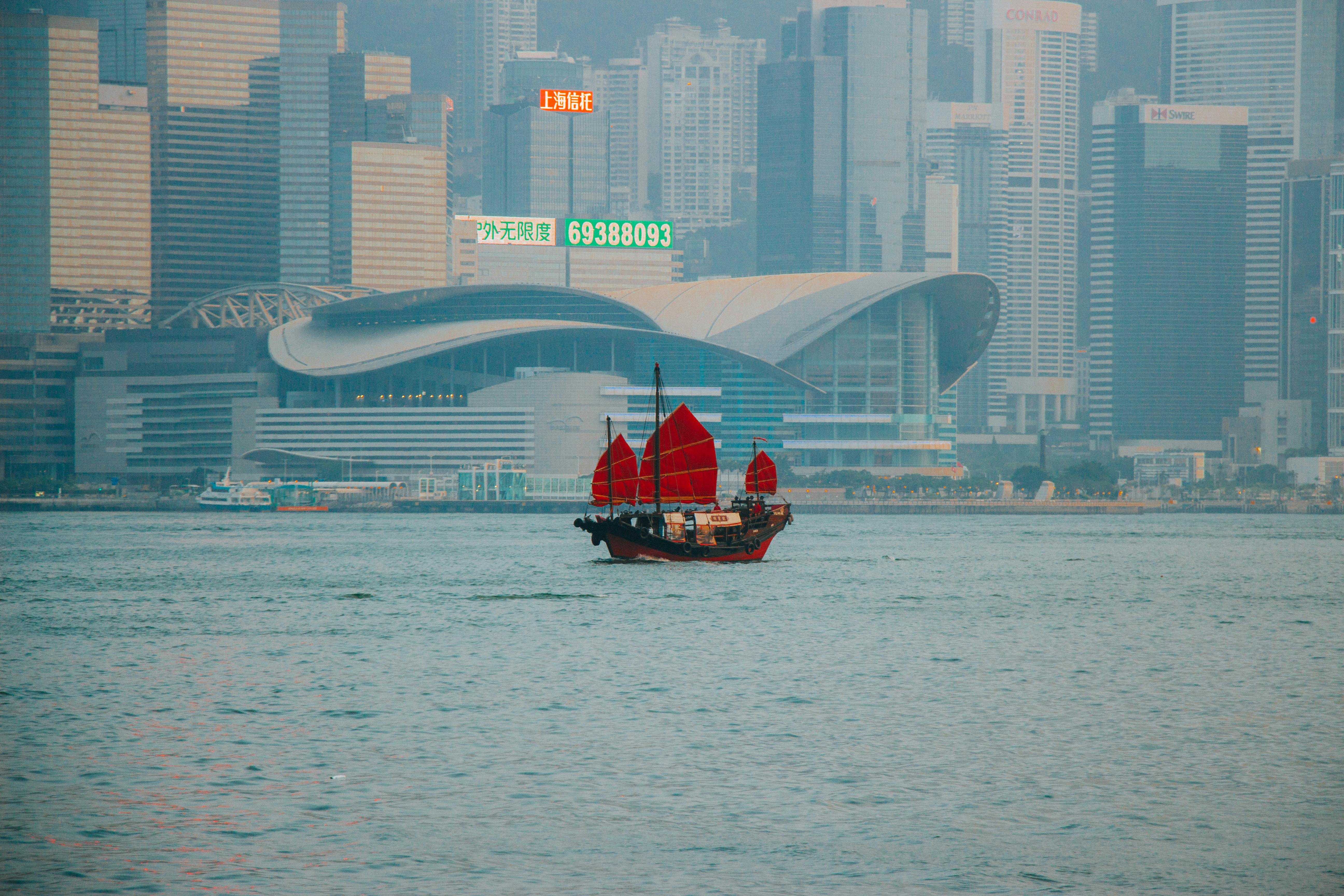Red and Black Boat · Free Stock Photo