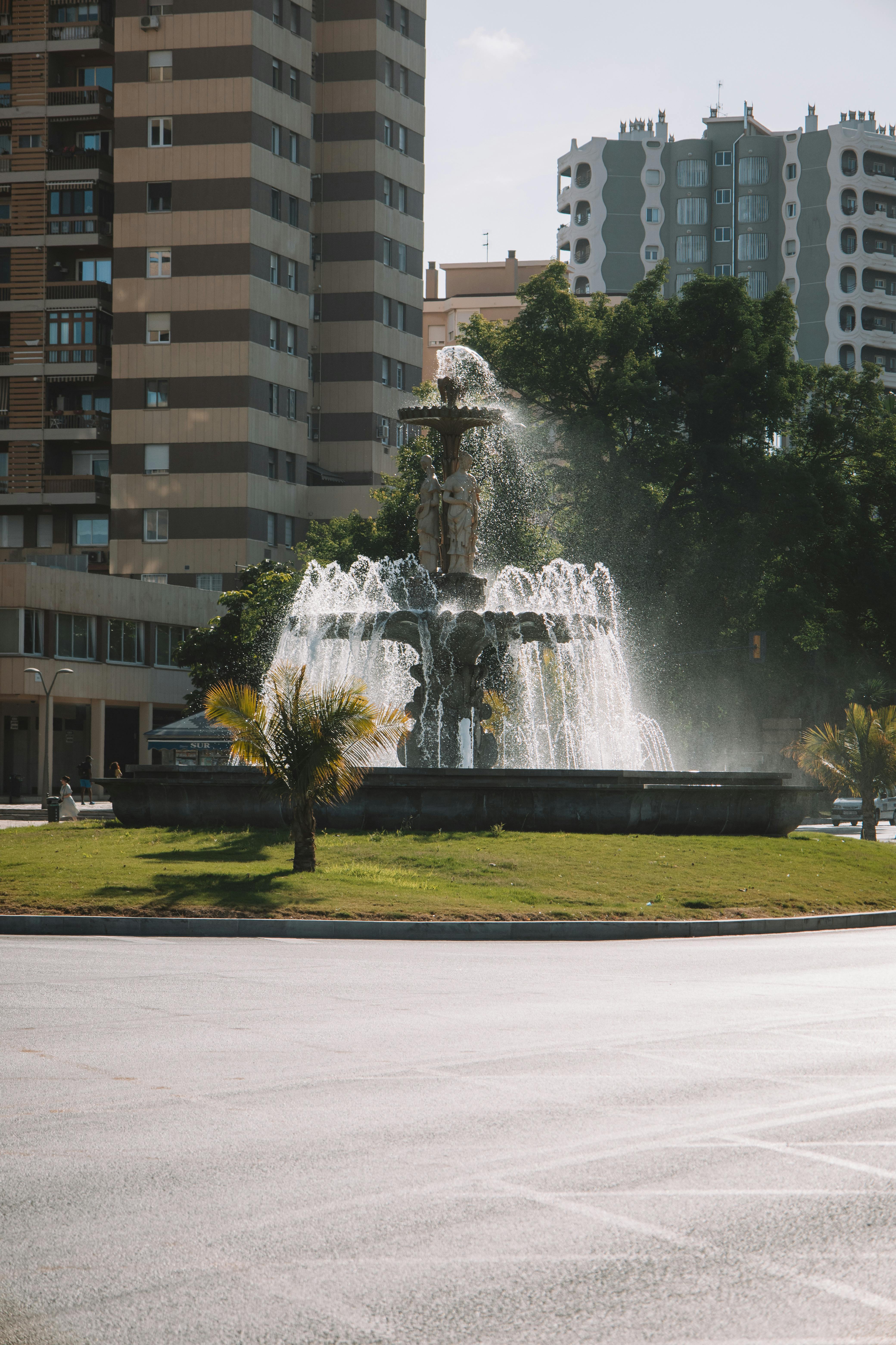 Fountain on Roundabout in City · Free Stock Photo