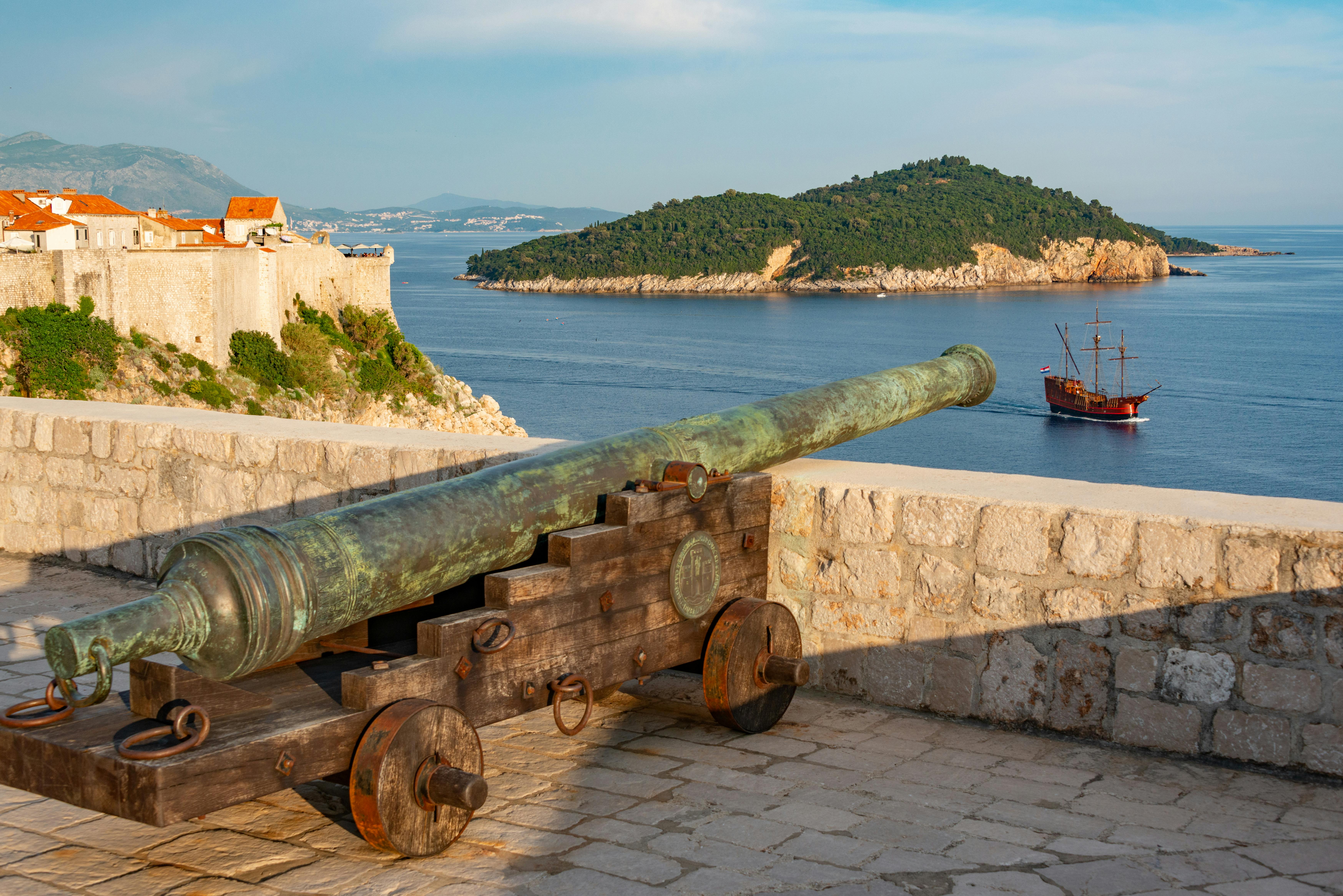 A Cannon in Harbor · Free Stock Photo