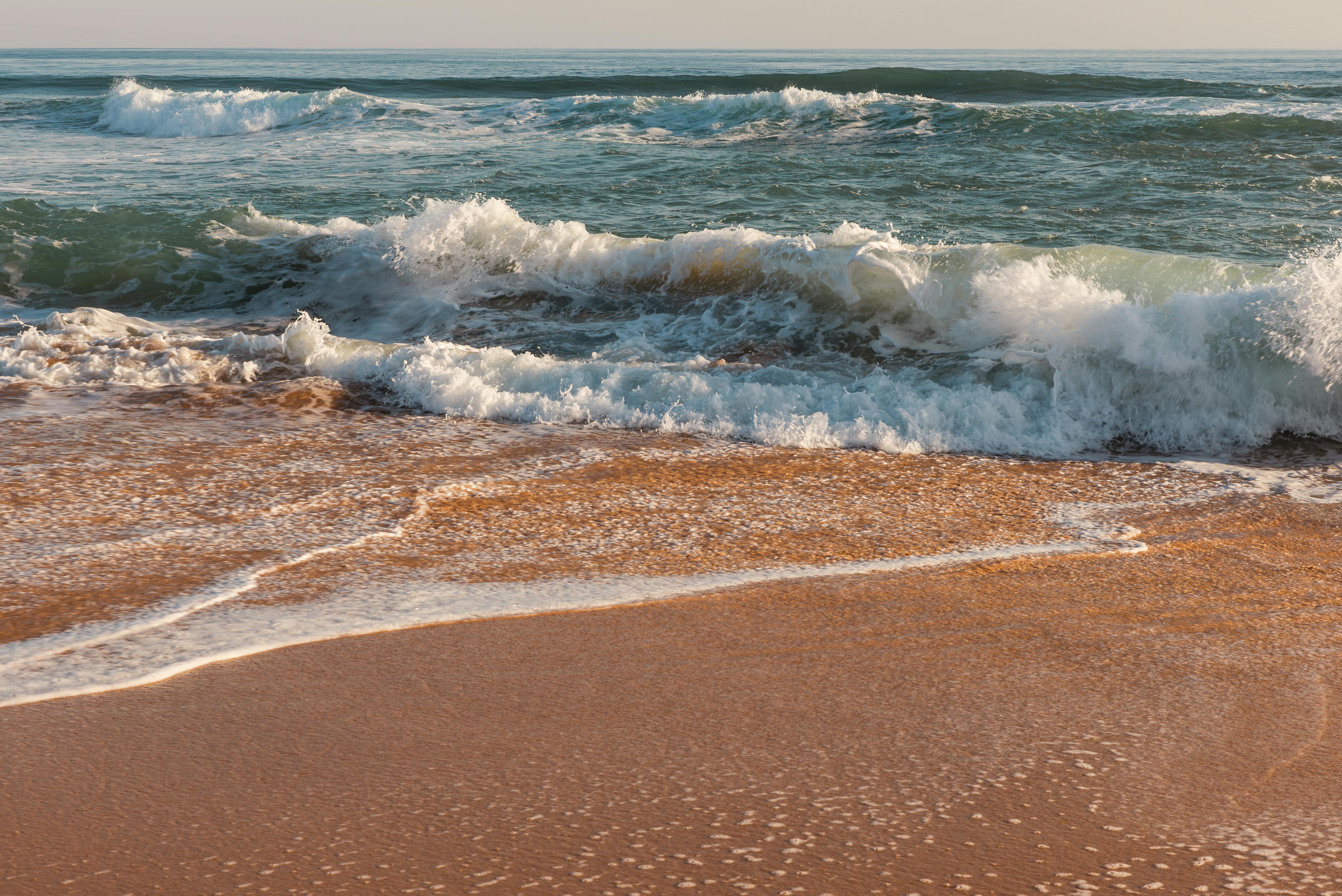 Waves Washing up the Beach · Free Stock Photo