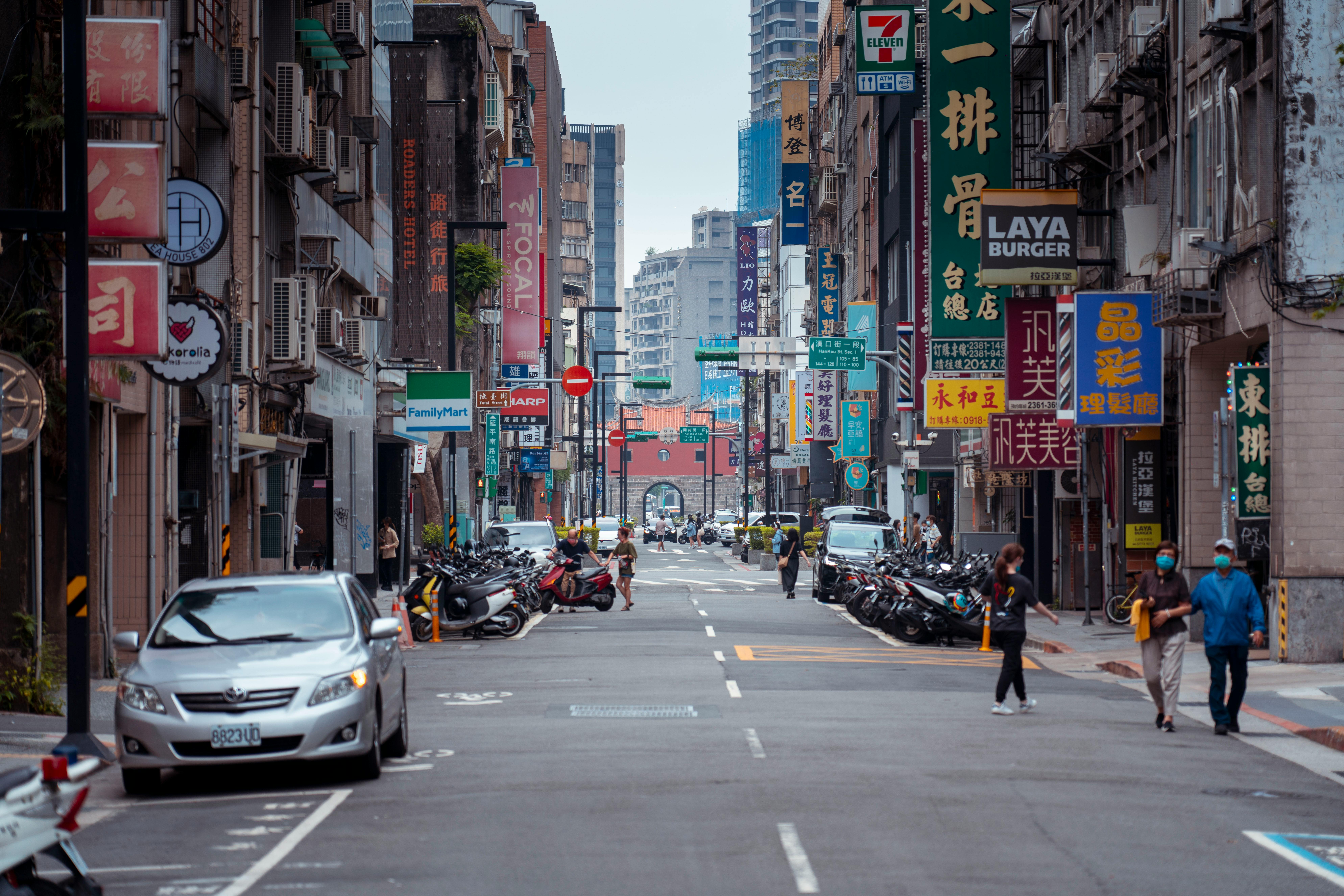 Shopping Street in Taipei, Taiwan · Free Stock Photo
