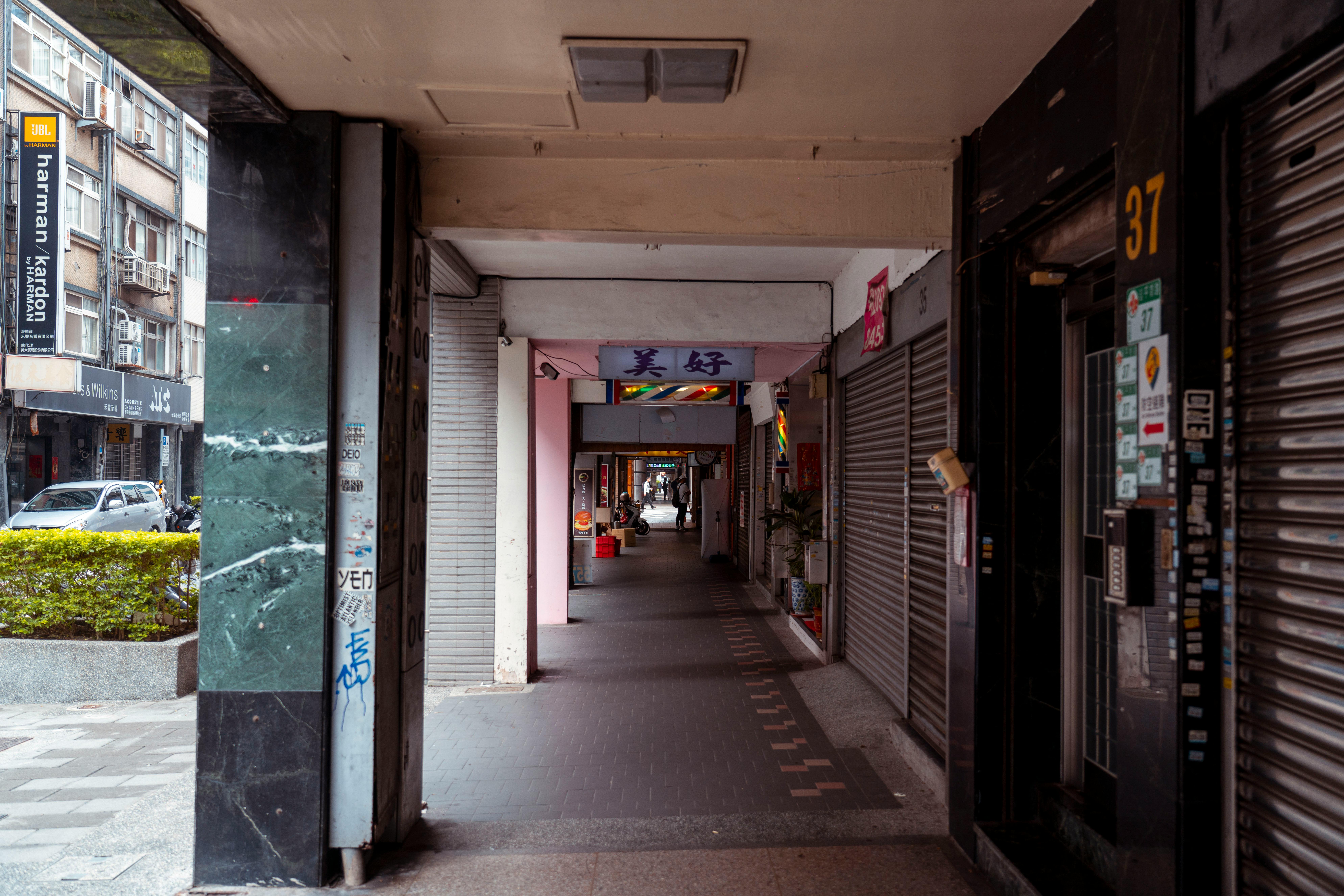 Passage with Closed Shops · Free Stock Photo