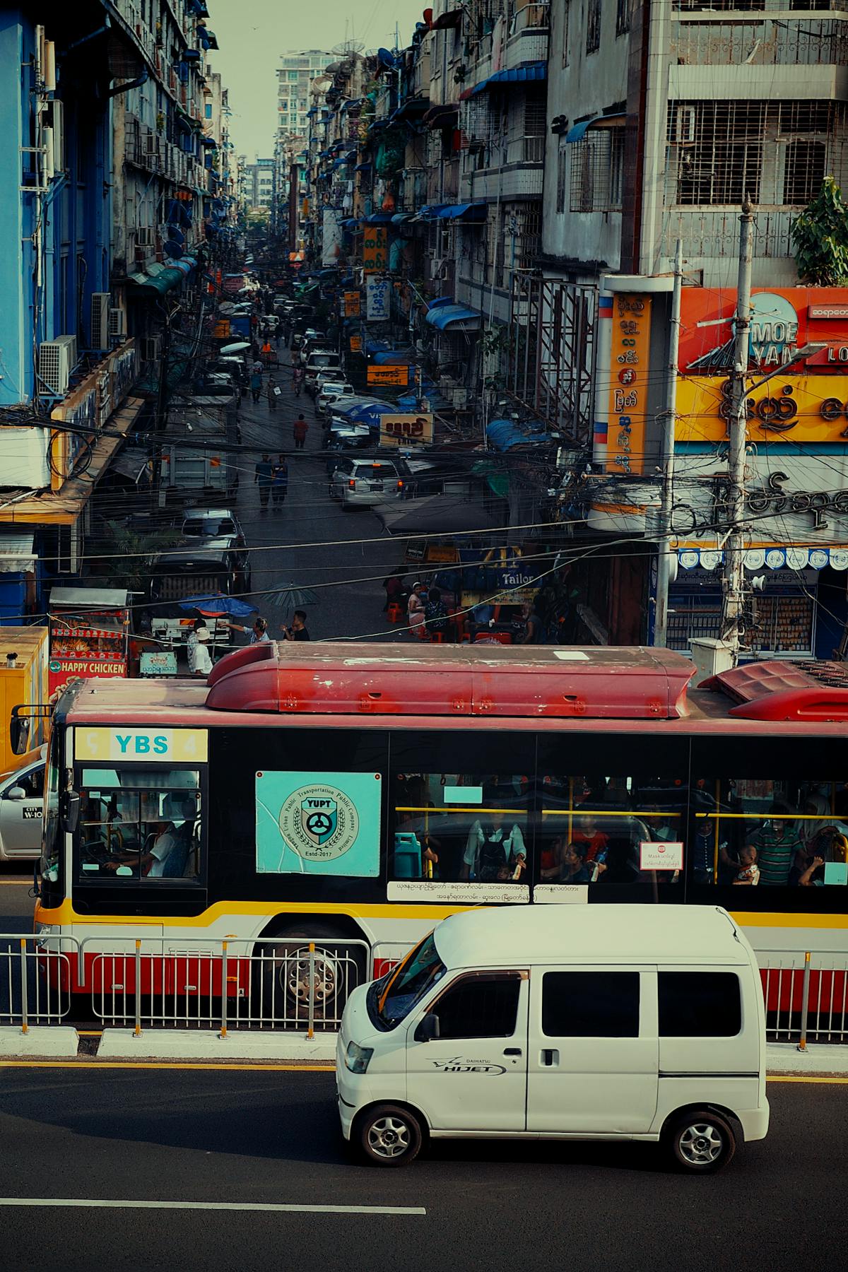 Busy Bus Photos, Download The BEST Free Busy Bus Stock Photos & HD Images