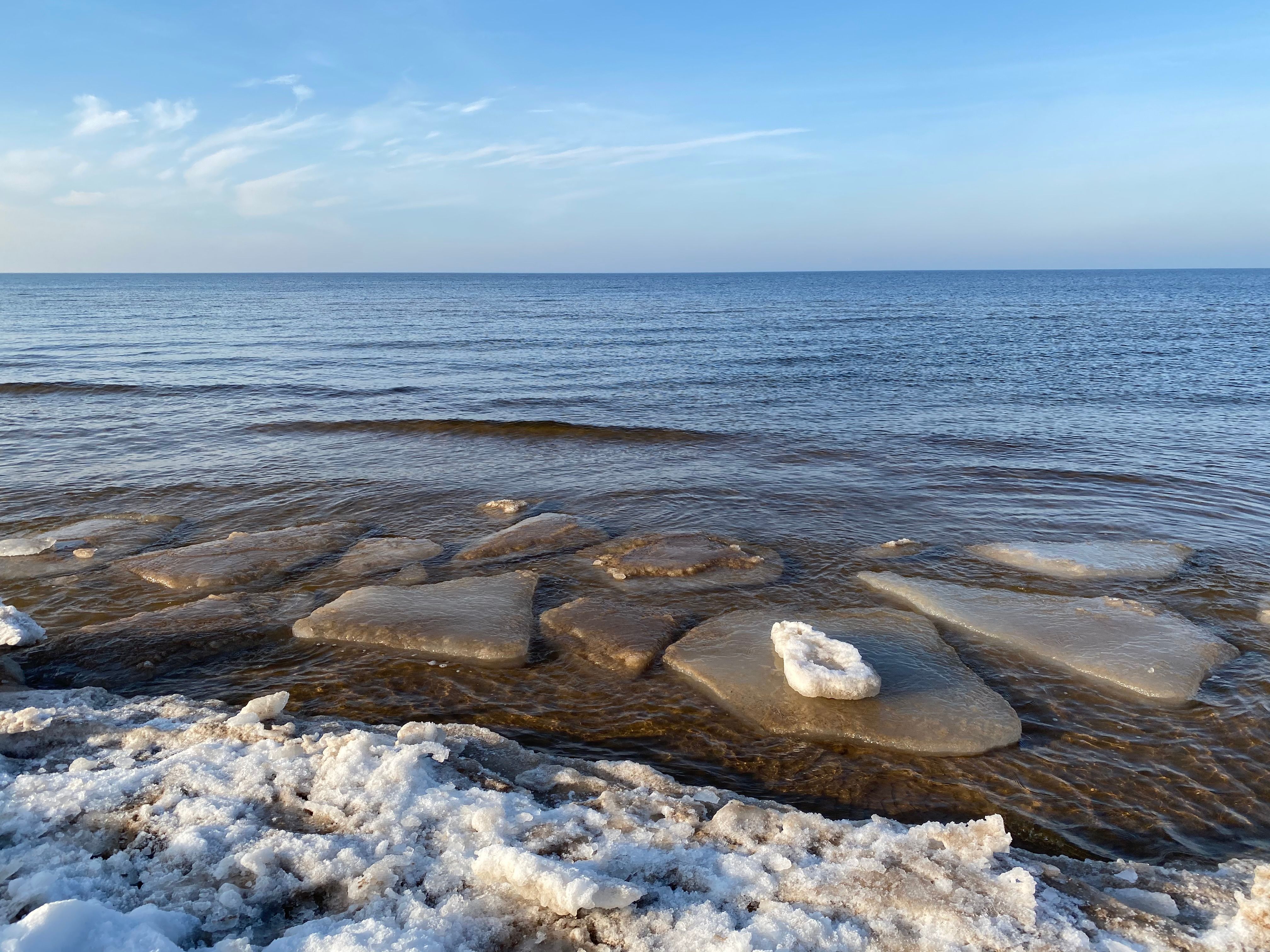 Snow on the Beach and Seascape under Blue Sky · Free Stock Photo