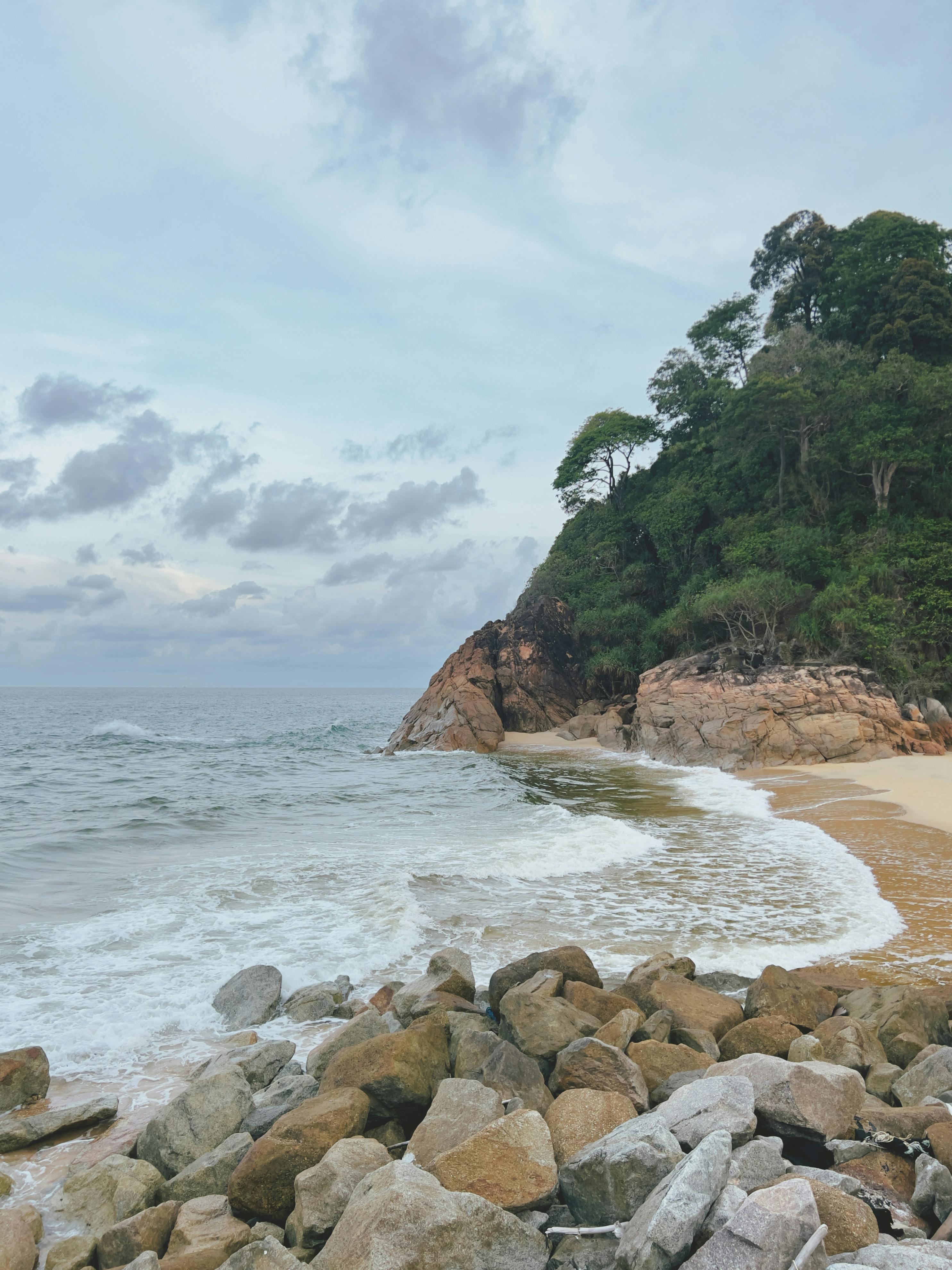 Beach during Daylight · Free Stock Photo