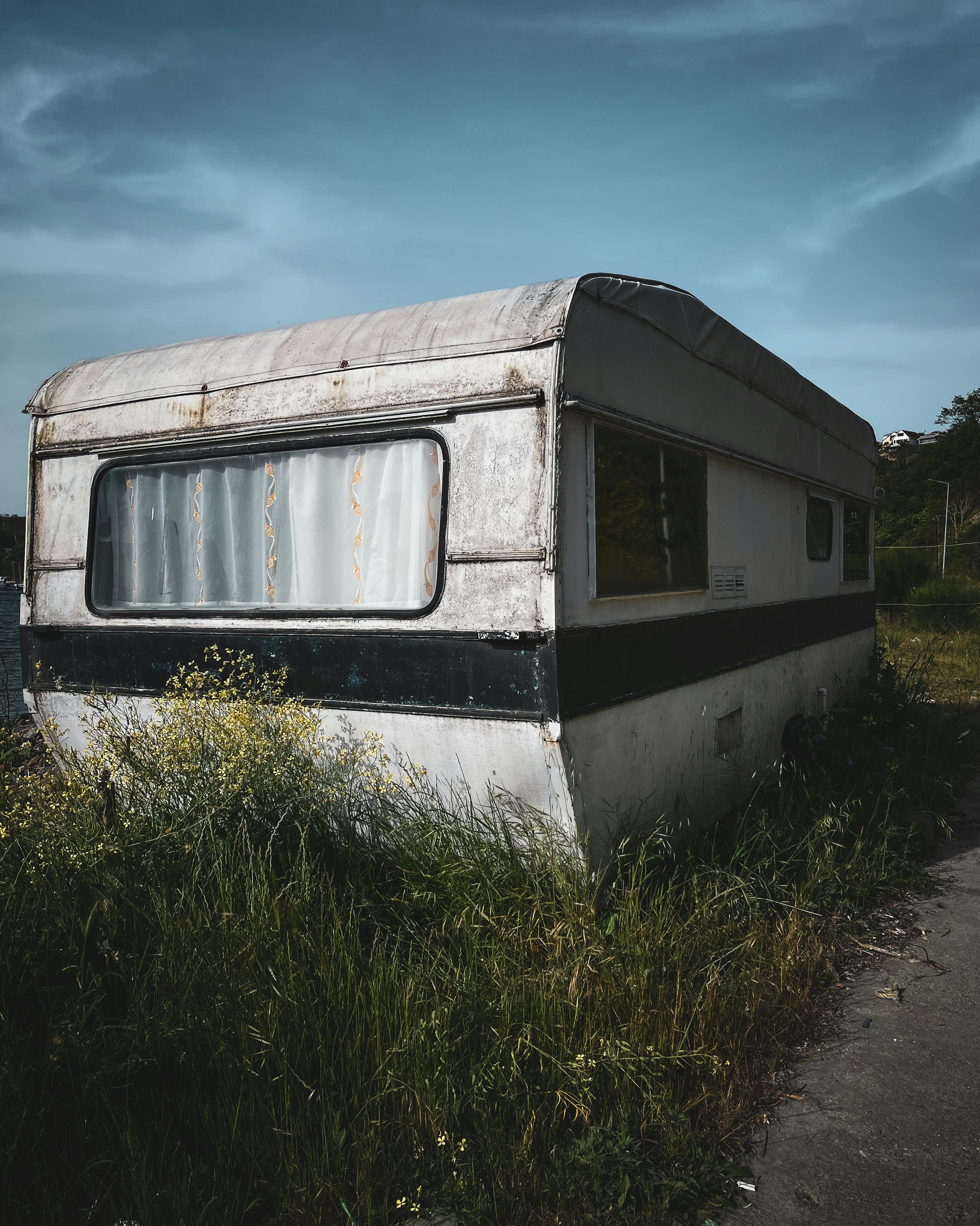 Abandoned Caravan Trailer · Free Stock Photo