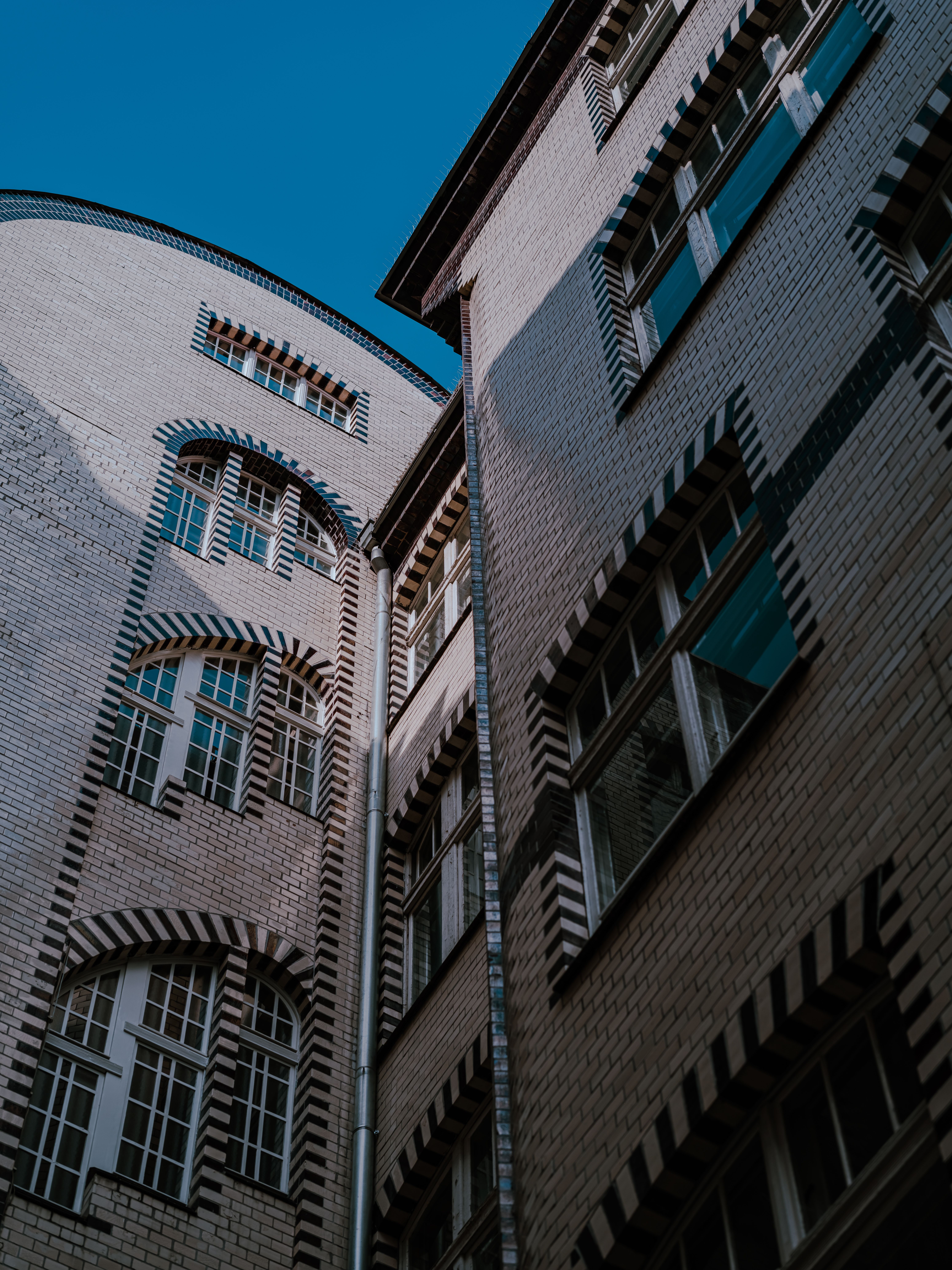 Shadow and Sunlight on Facade of Residential Building · Free Stock Photo