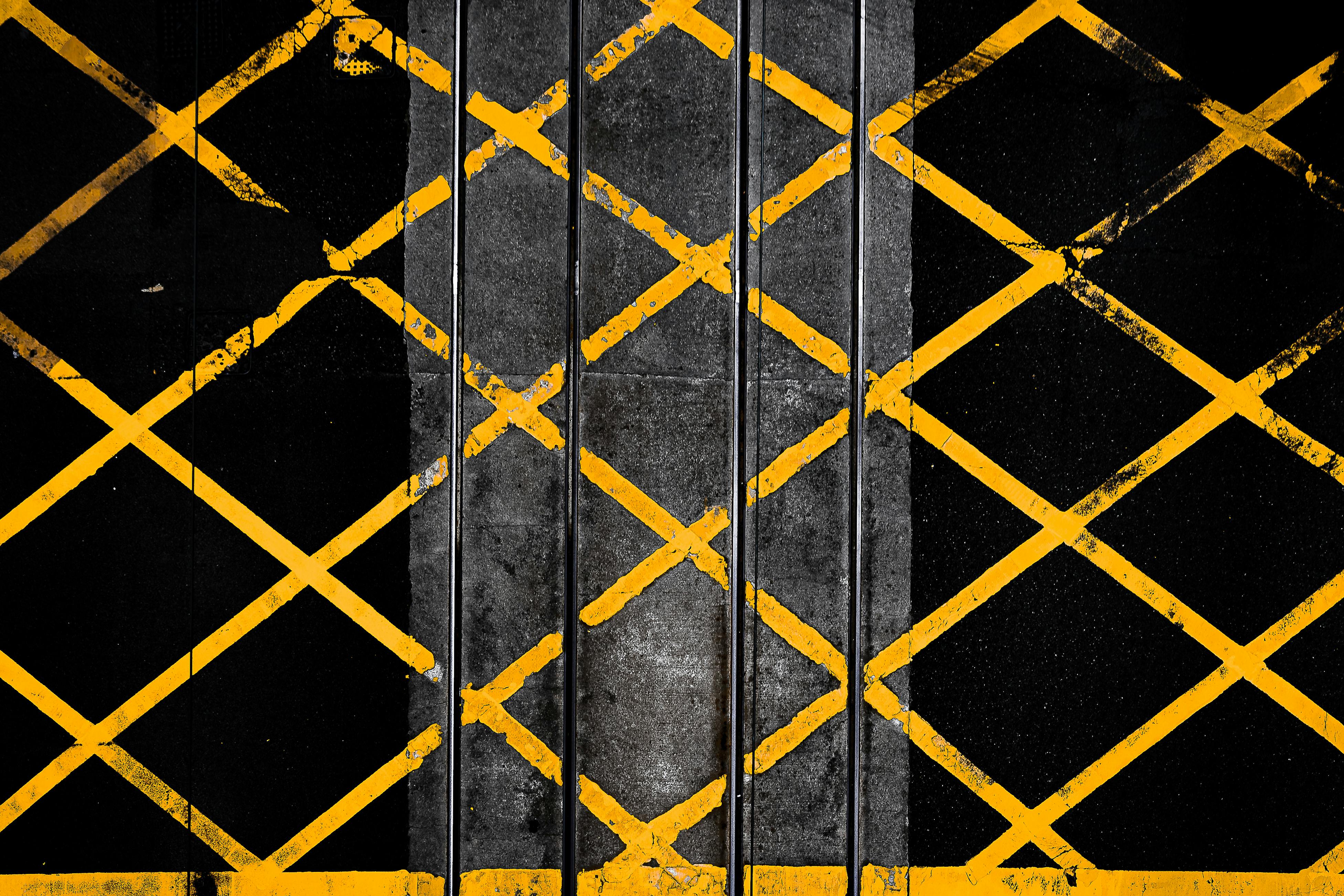Yellow Tyer Marks In Black Background Photos, Download The BEST Free ...