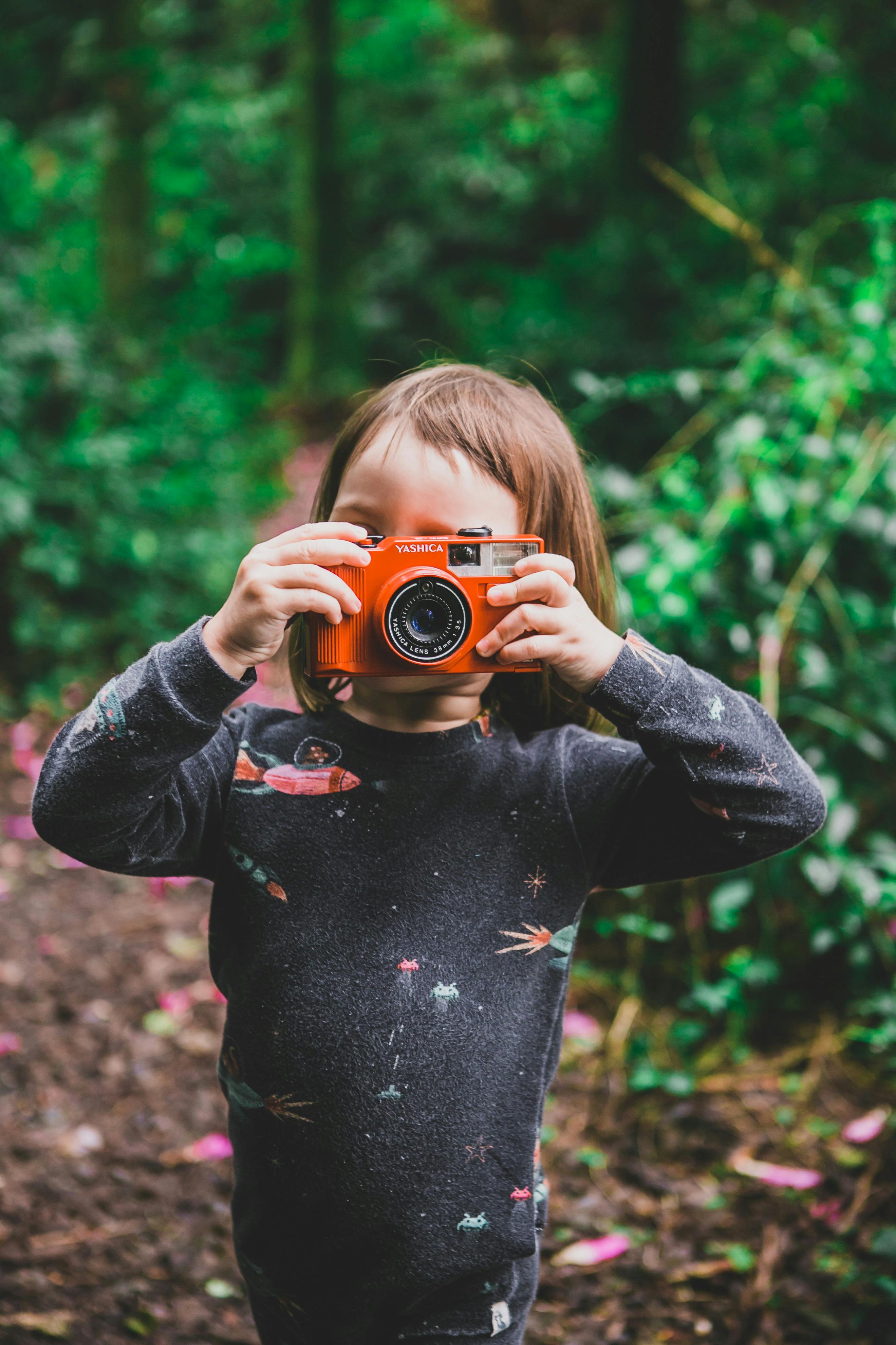 Small Girl With Camera Photos, Download The BEST Free Small Girl With ...