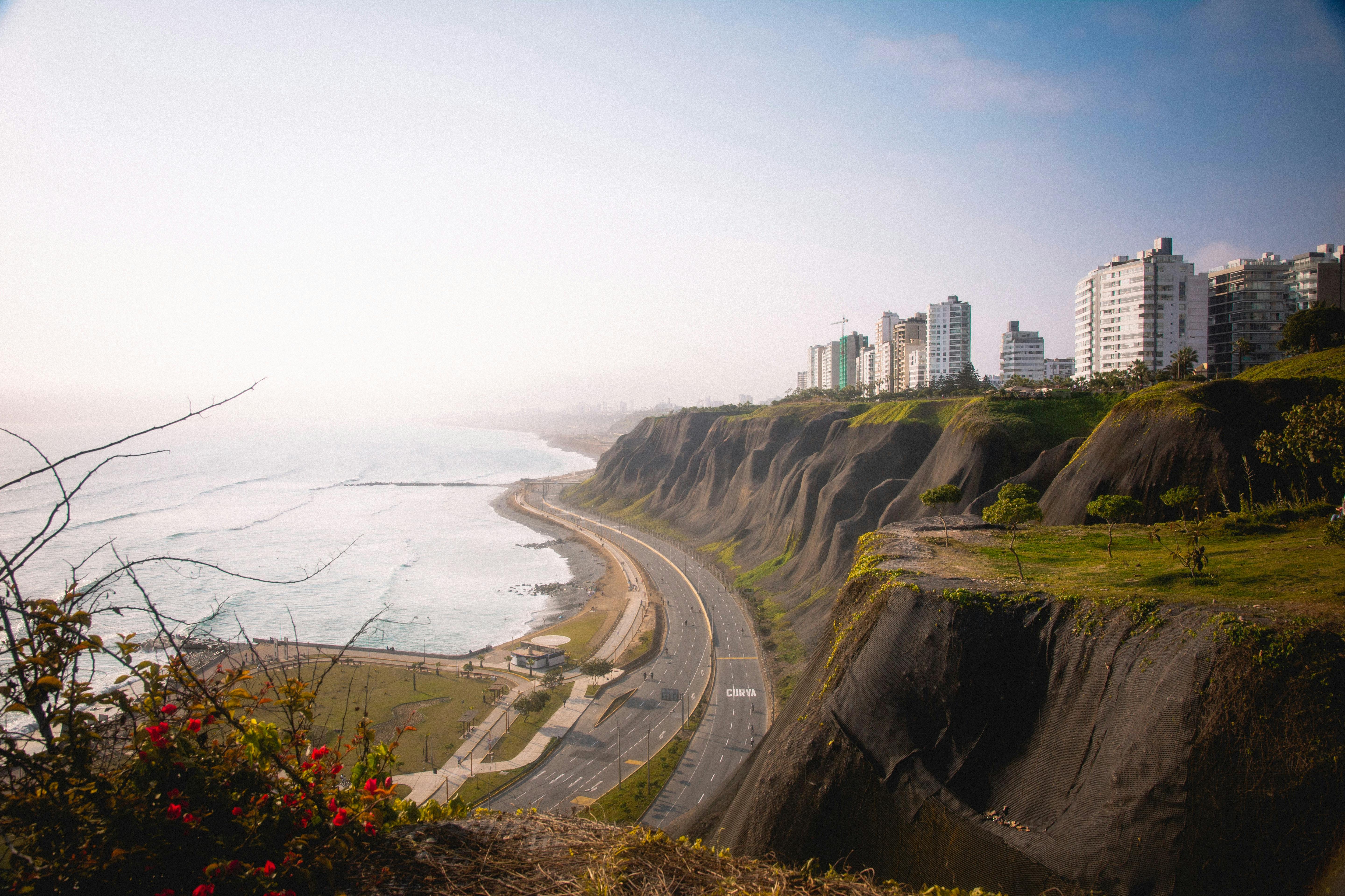 House Buildings on a Cliff in Peru · Free Stock Photo
