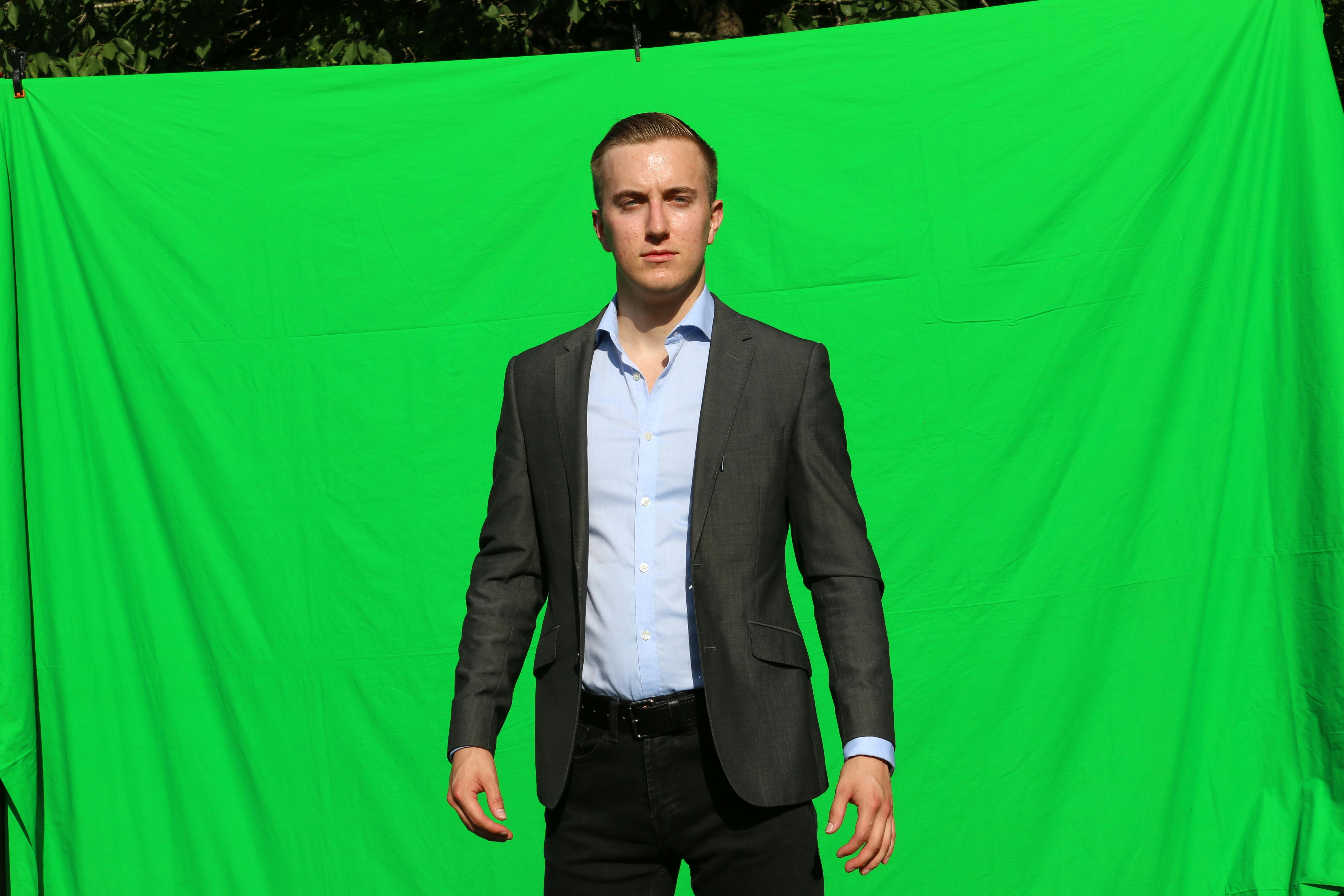 Flynn Robinsonさんが収集したGreen Screenの23件の写真と動画