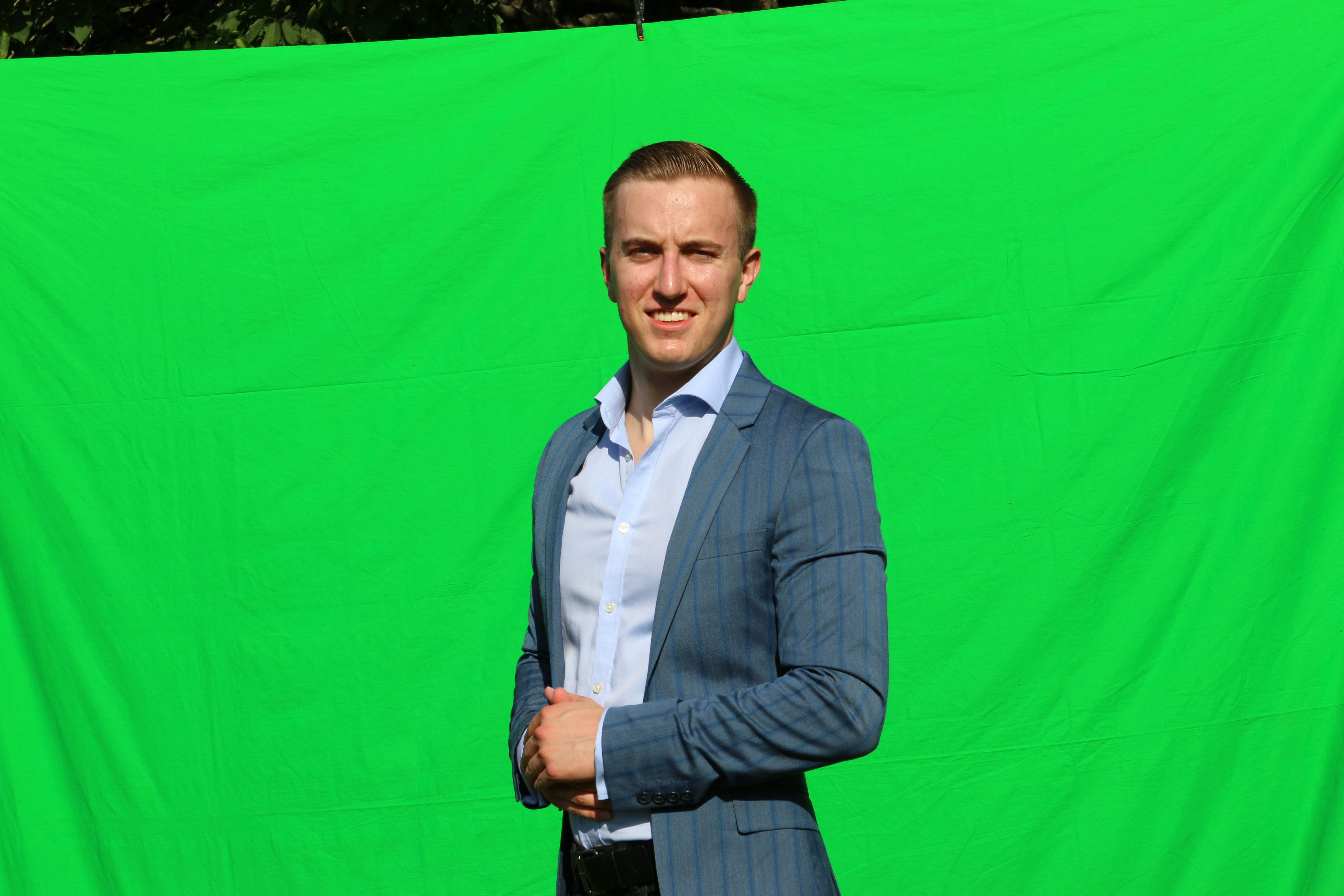 Flynn Robinsonさんが収集したGreen Screenの23件の写真と動画