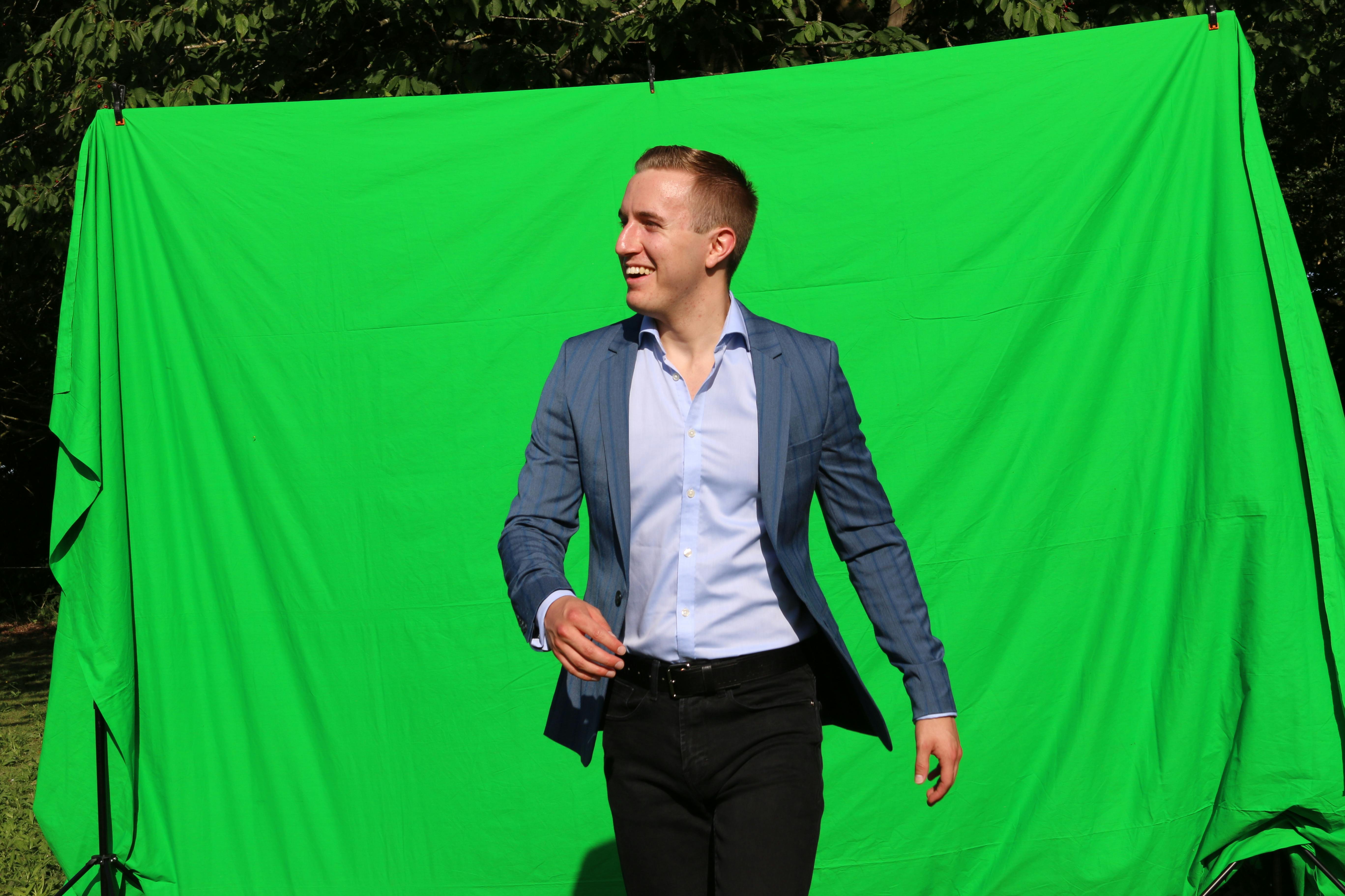 Flynn Robinsonさんが収集したGreen Screenの23件の写真と動画