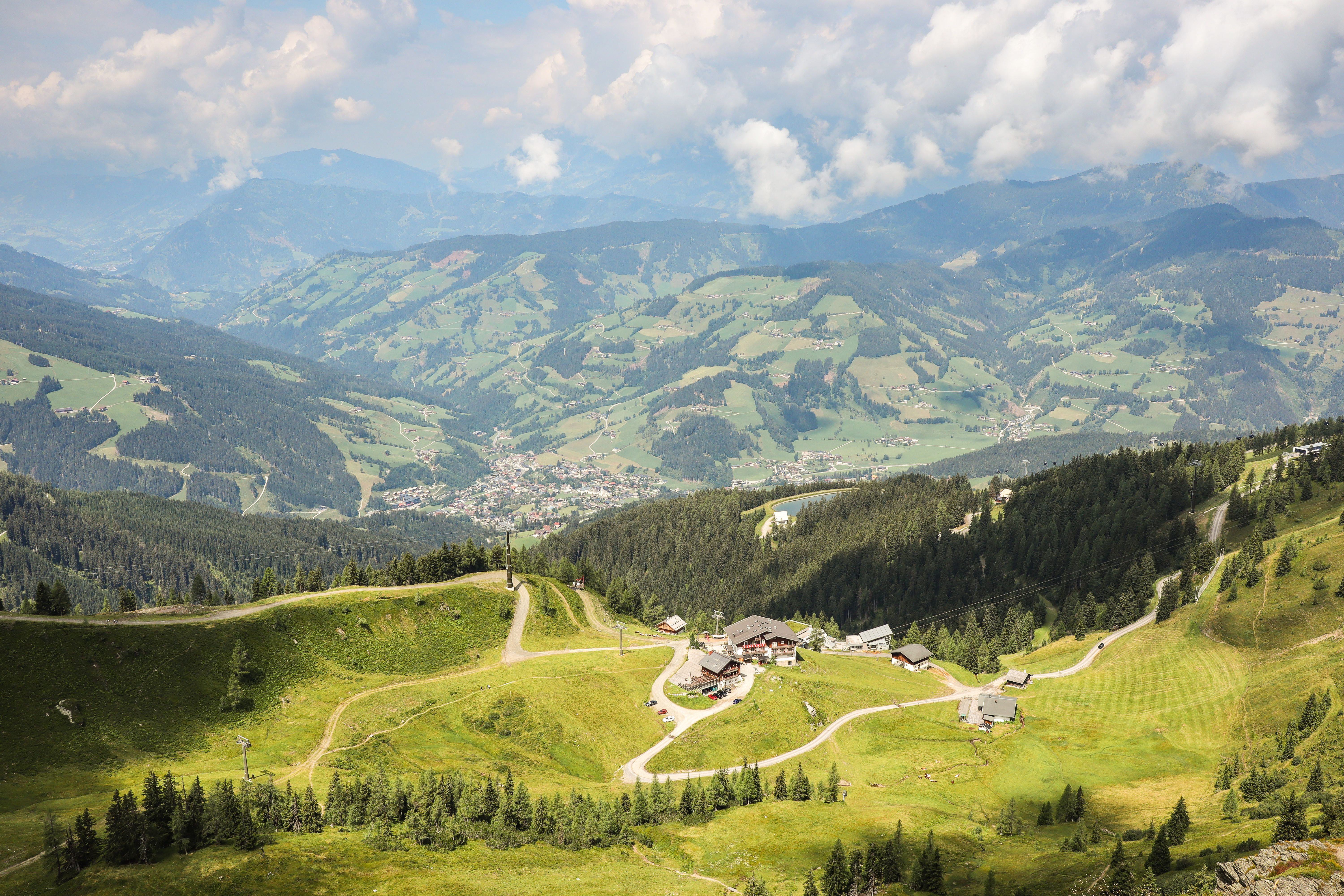 Houses on Hill in Mountains in Austria · Free Stock Photo