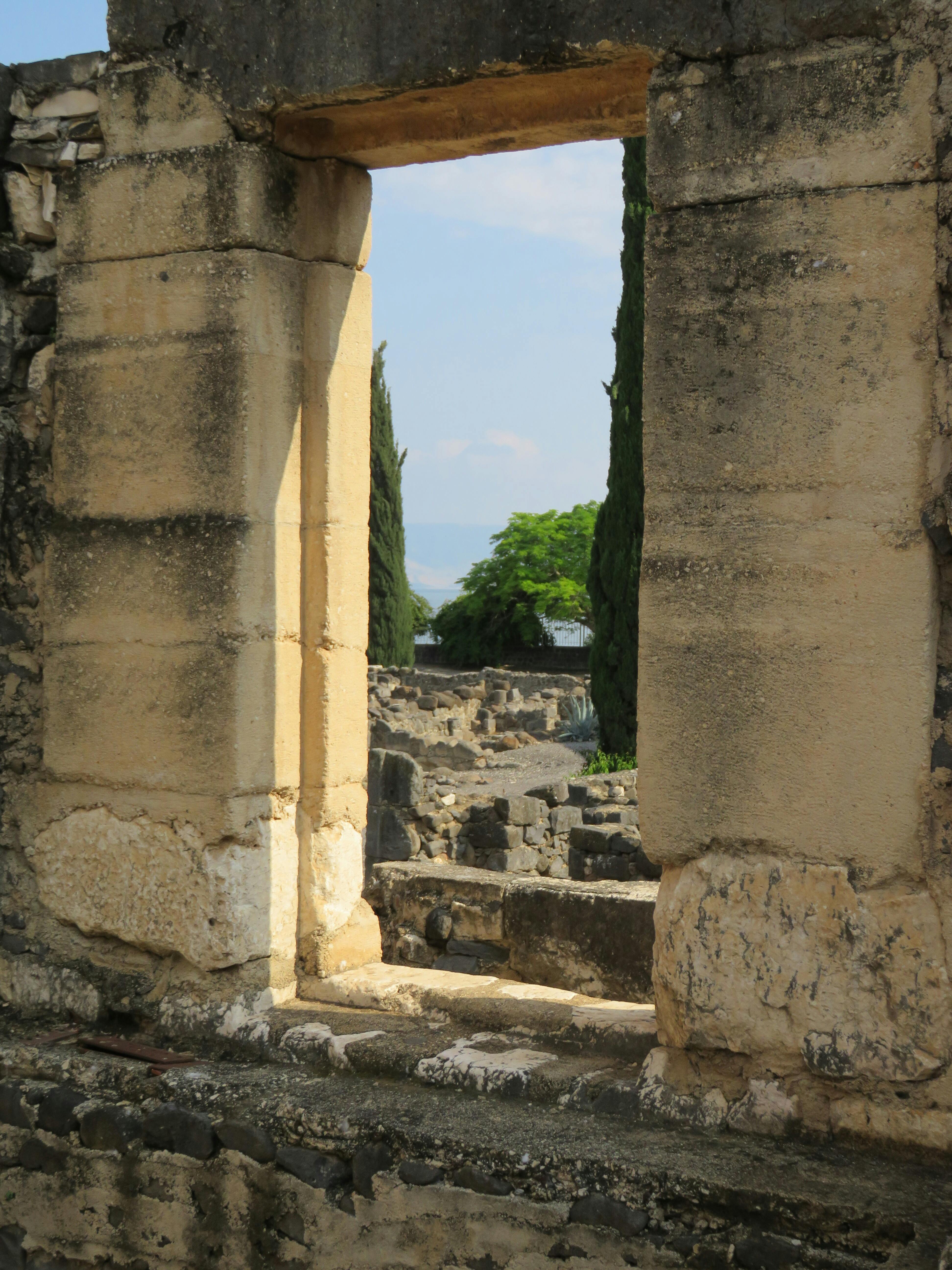 Window in Ruins · Free Stock Photo