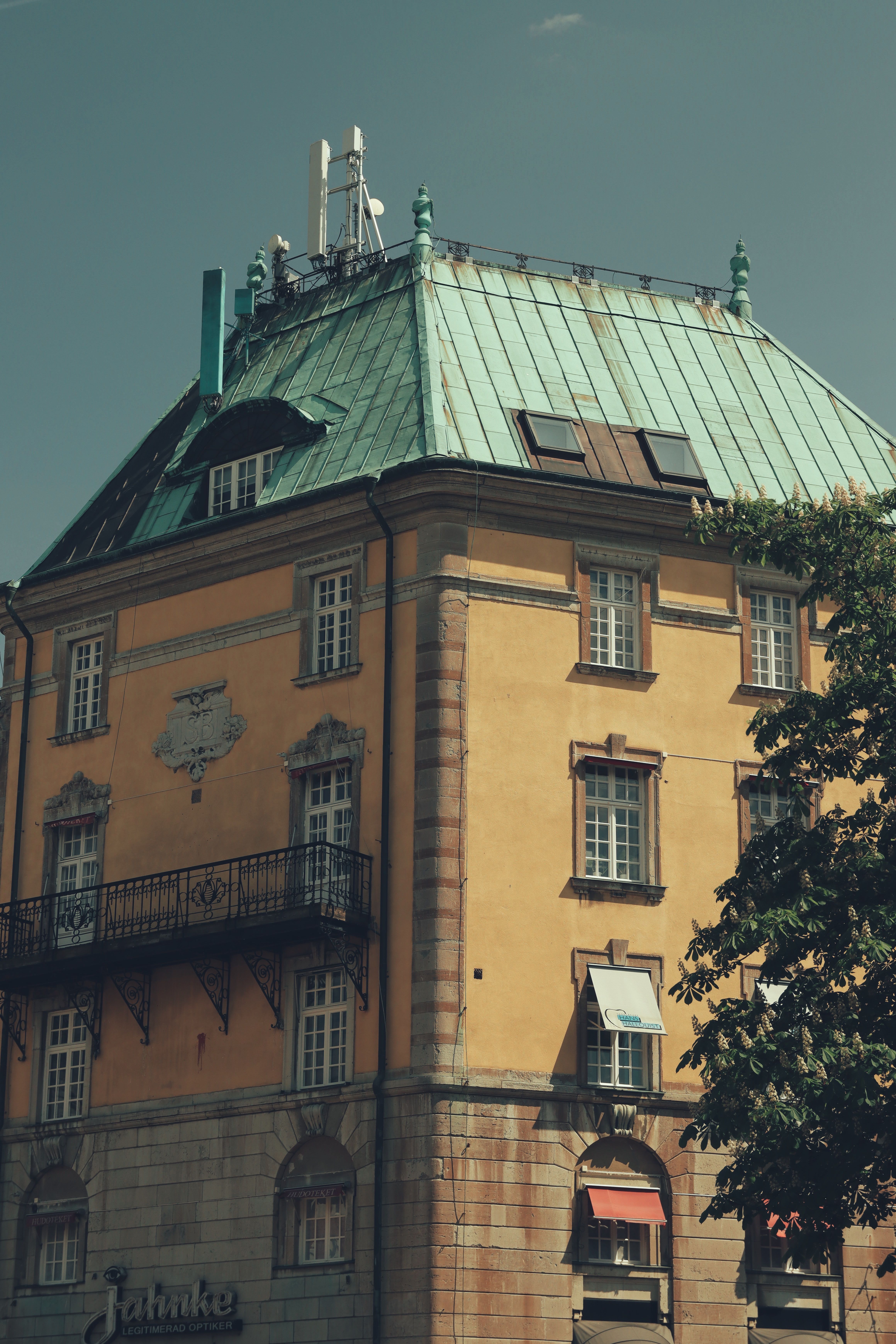 Corner of Building · Free Stock Photo