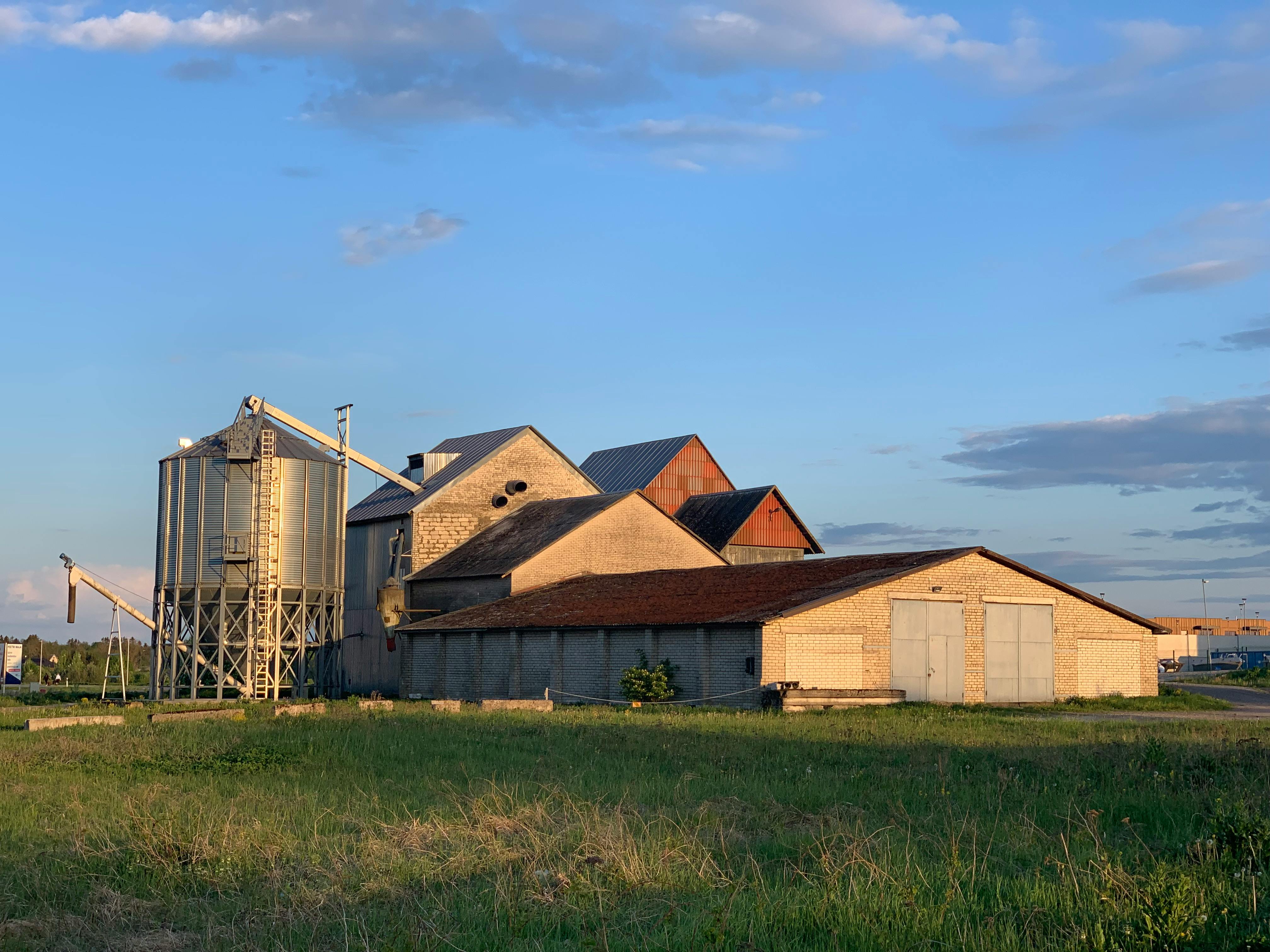Detached Farmhouse with Barn · Free Stock Photo