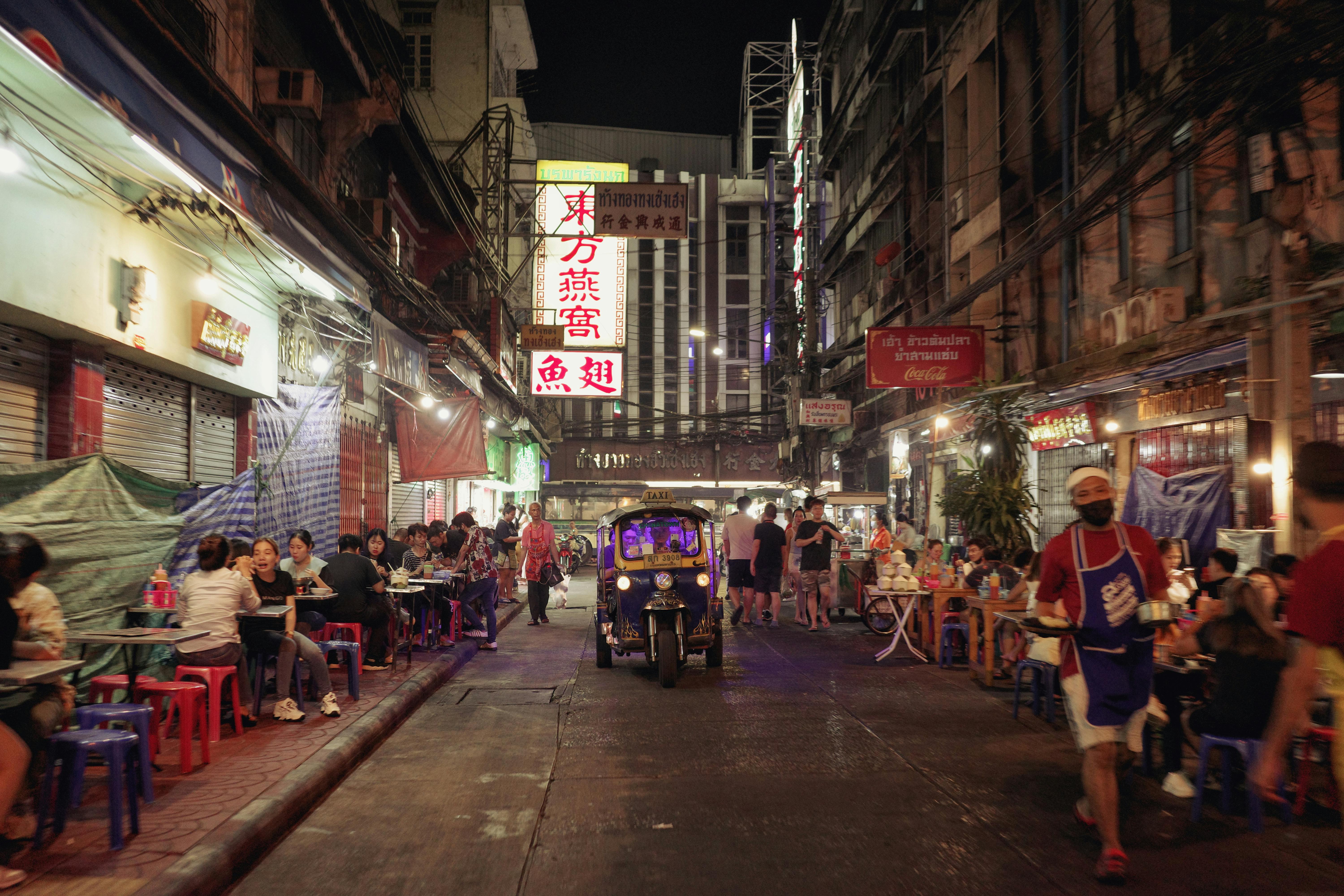 People and Auto Rickshaw on Street at Night · Free Stock Photo