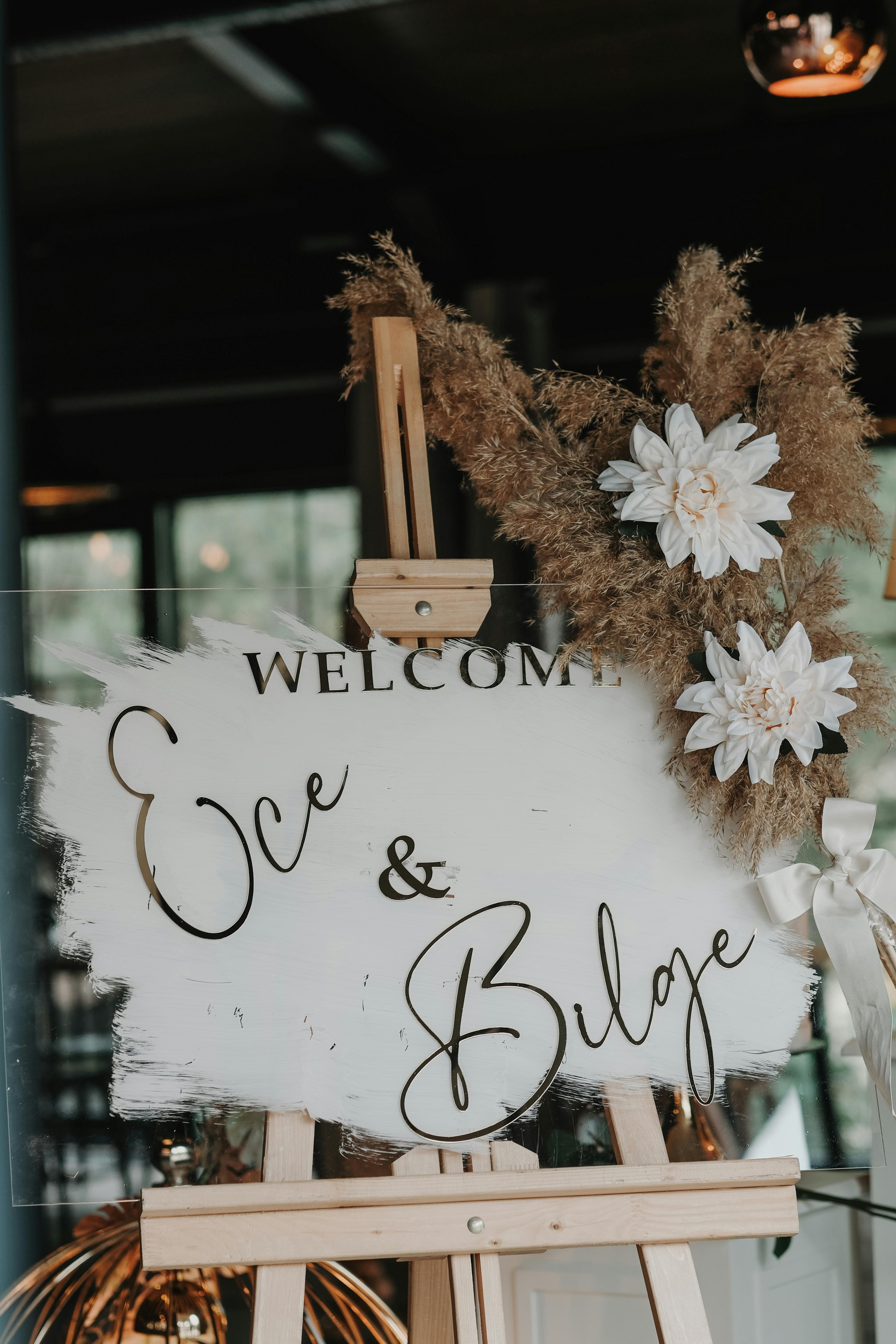 Romantic Welcome Decoration on Easel · Free Stock Photo