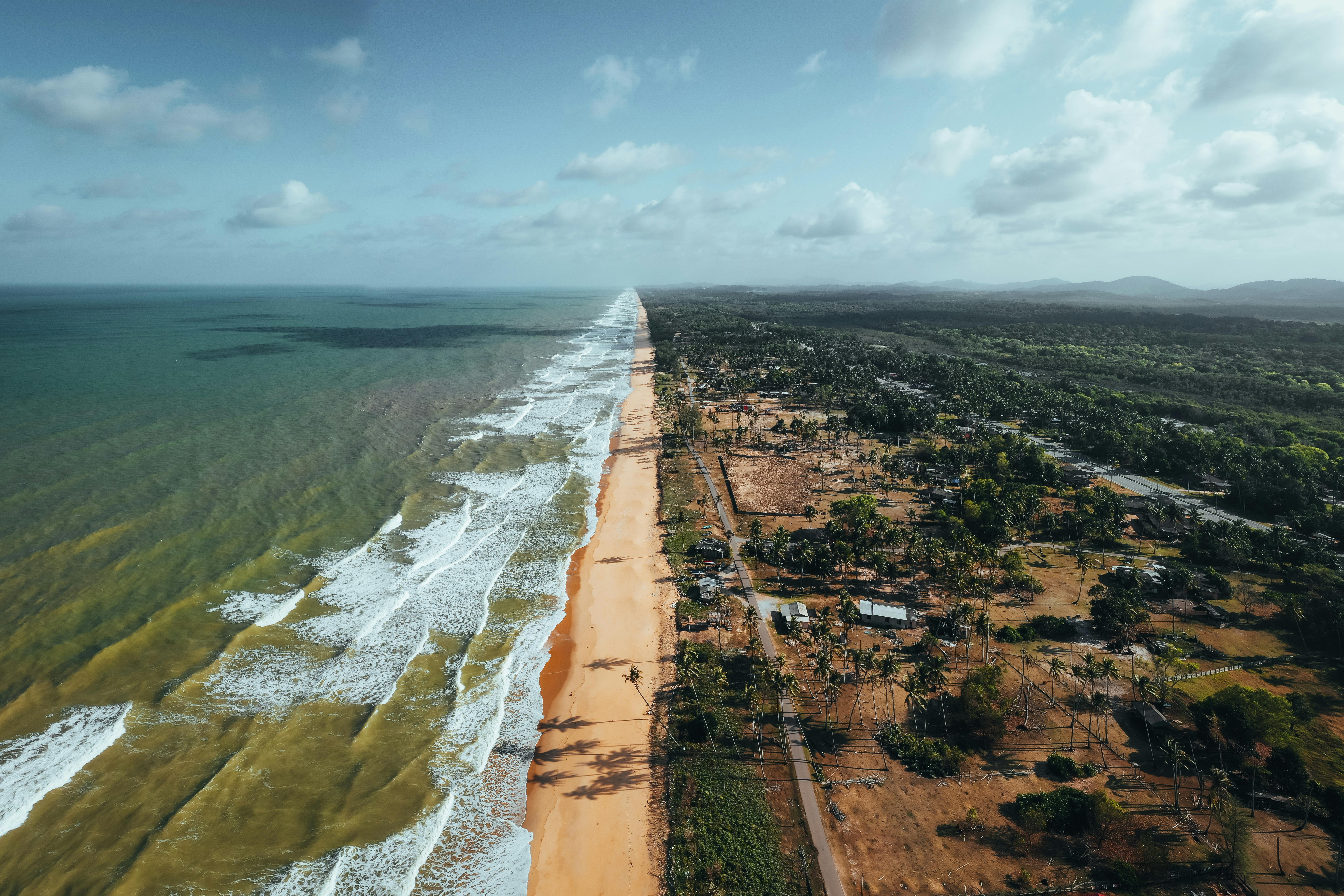 Symmetrical View of Seascape and Landscape · Free Stock Photo